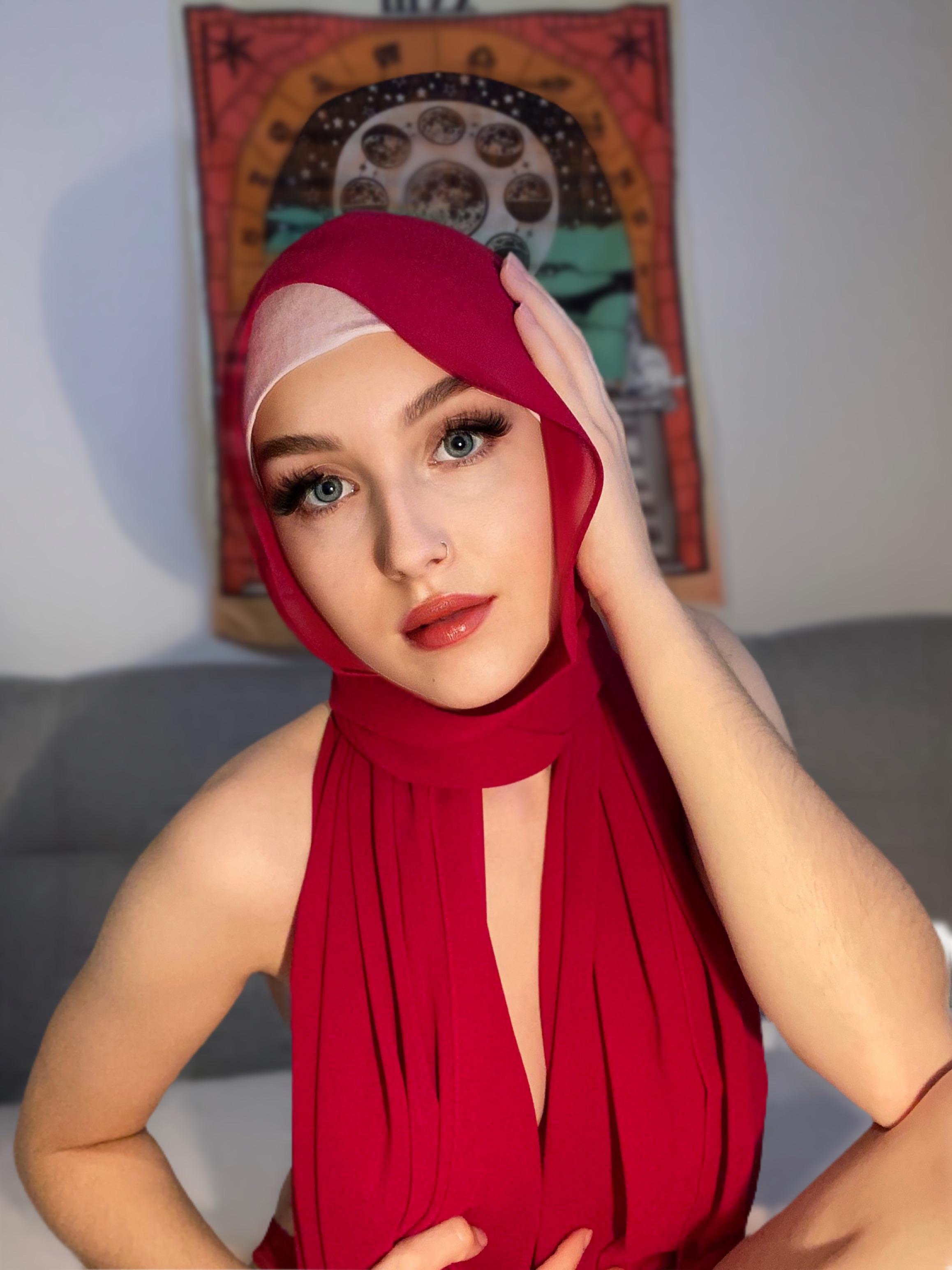 cum & see what i‘m hiding under my hijab 😈 | Scrolller
