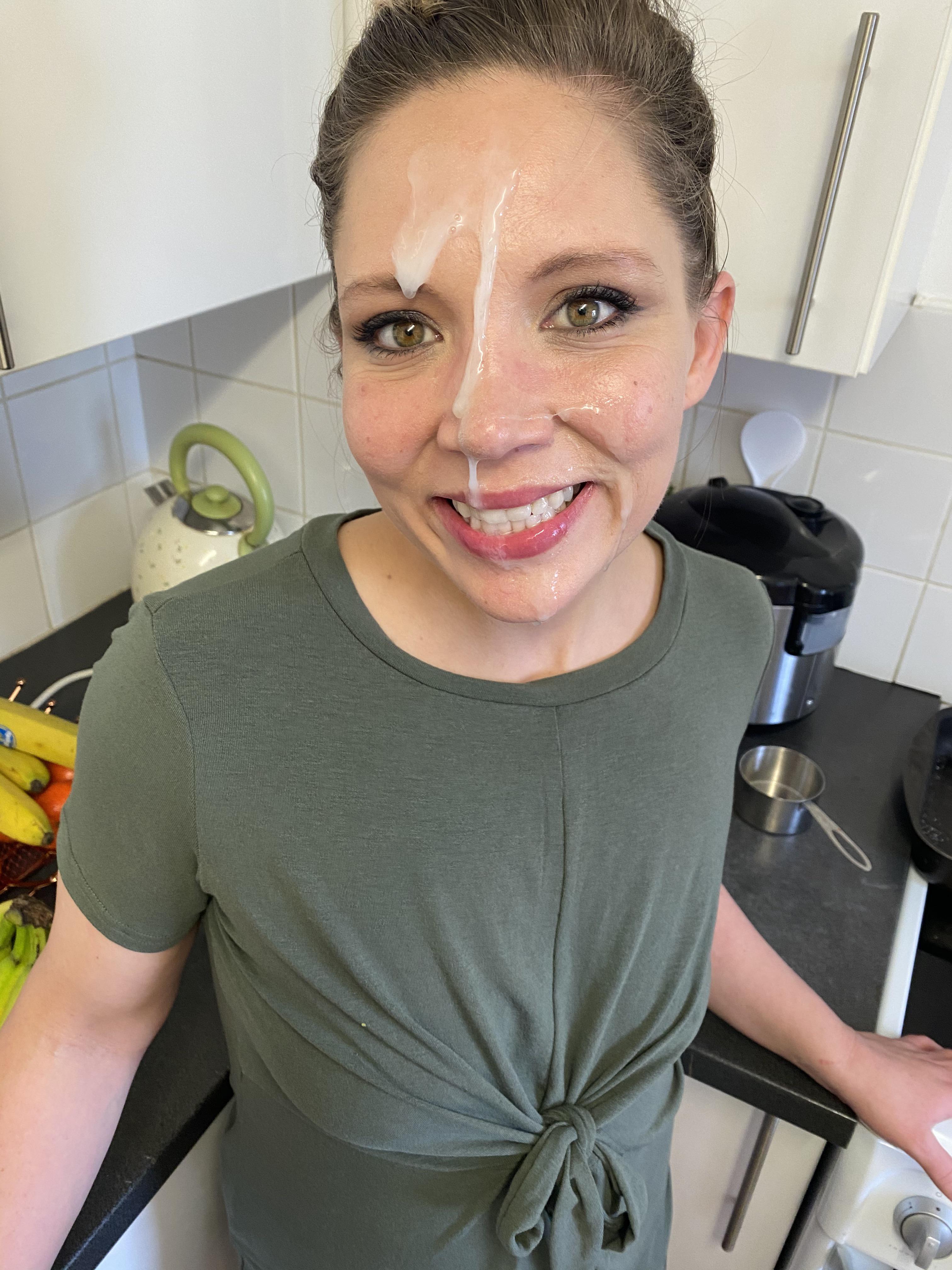 Cum whore 💦 | Scrolller