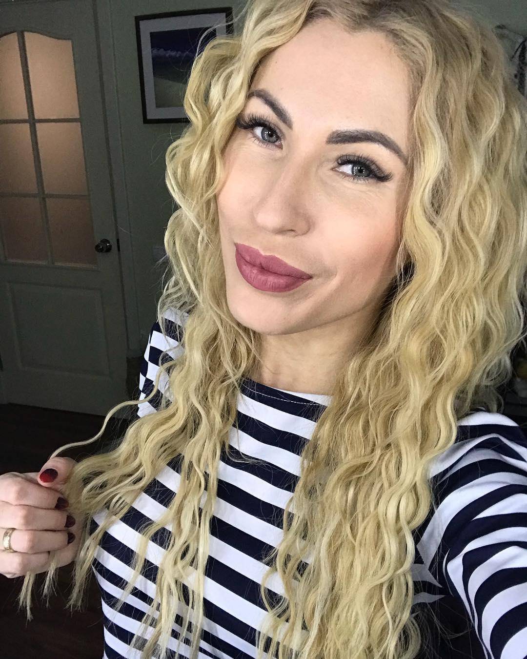 Curly hair | Scrolller