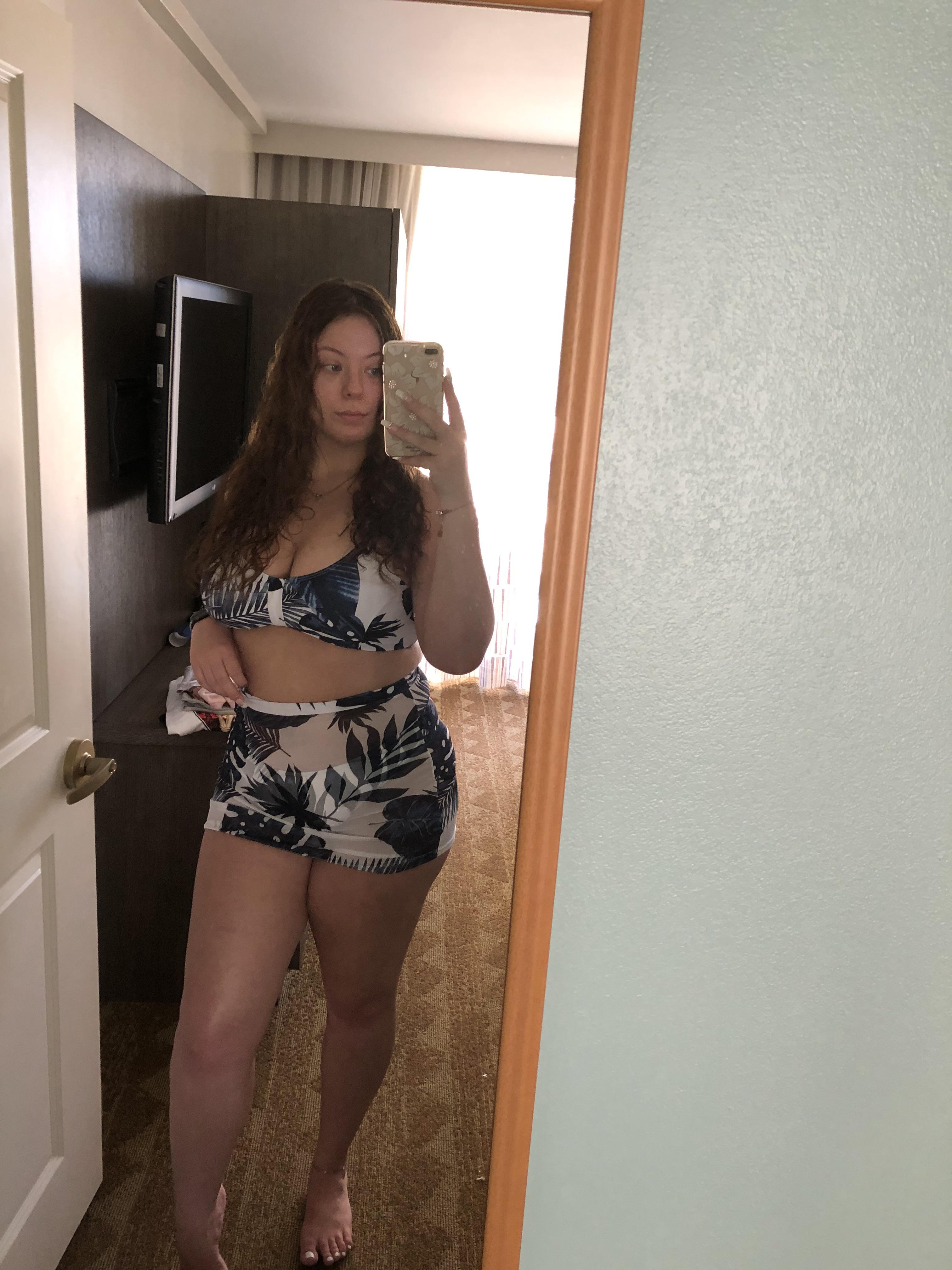 Currently in Hawaii 🌊 [F] (21) | Scrolller