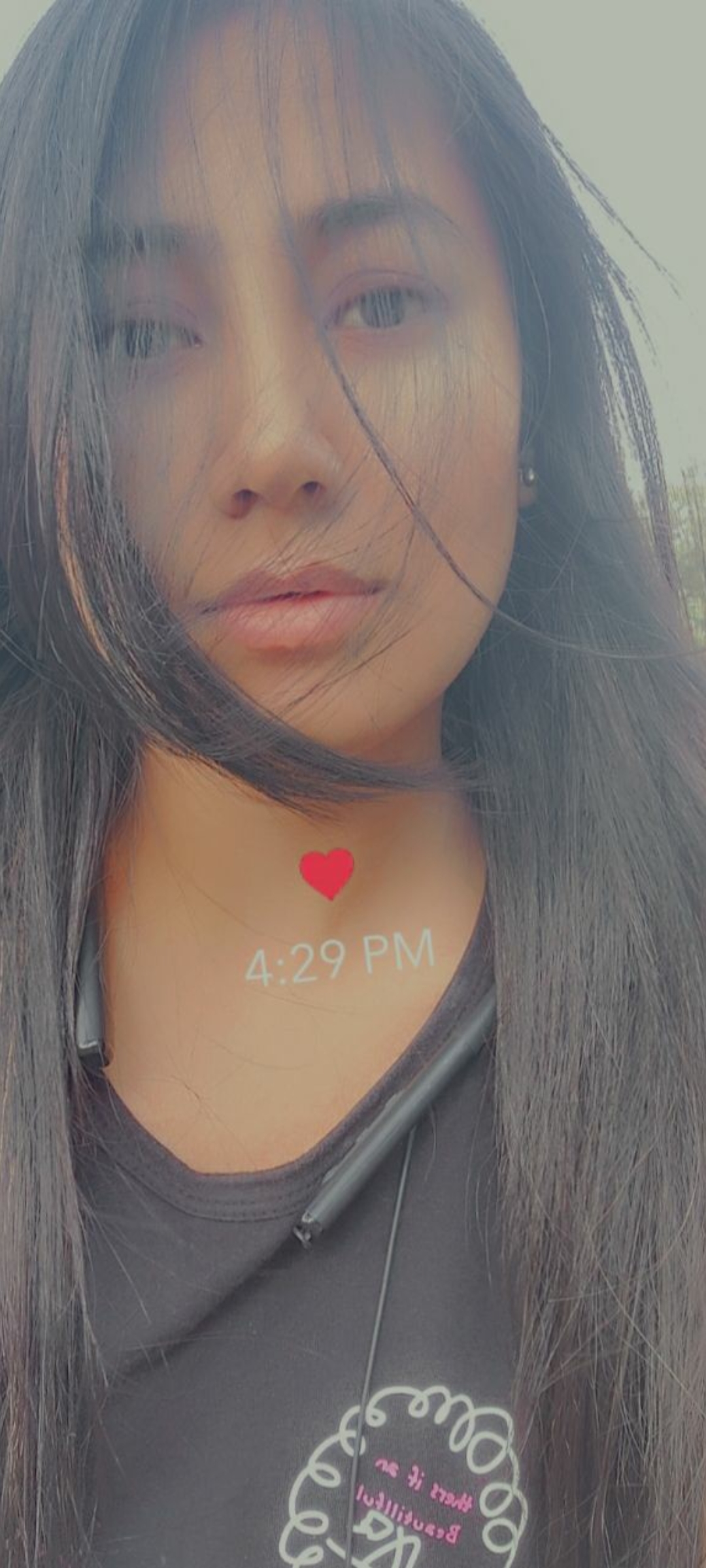 cusion . explain her by her face | Scrolller