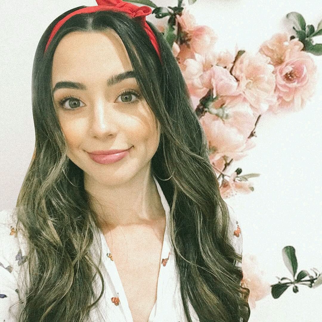 Cute Bow - Veronica | Scrolller