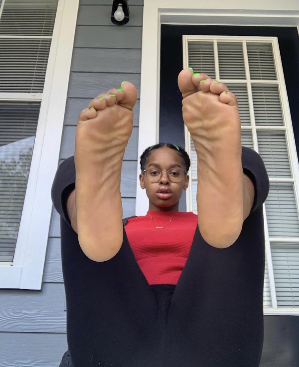 Cute Ebony Feet рџ рџџѕ Scrolller