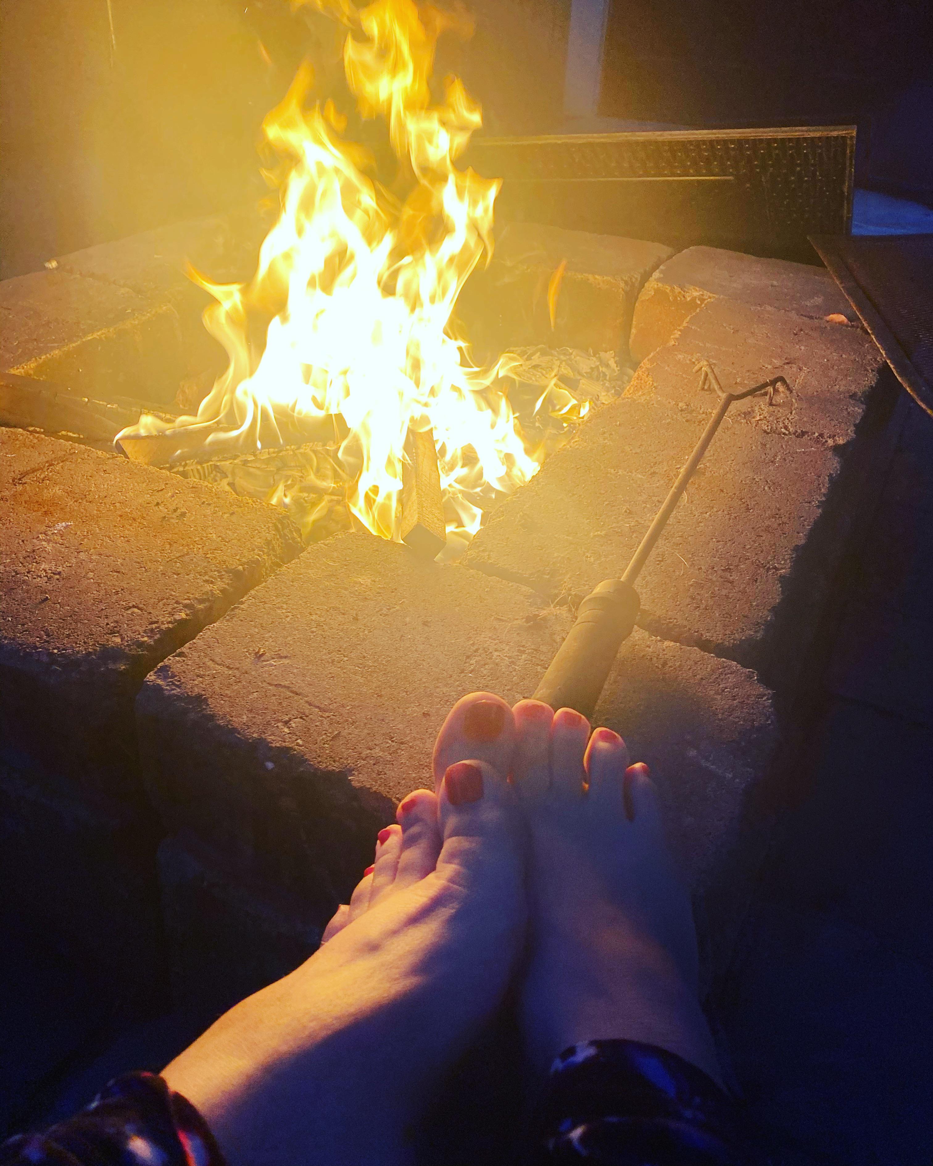 Cute Feet Basking In The Warm Fire π₯ π₯ Scrolller