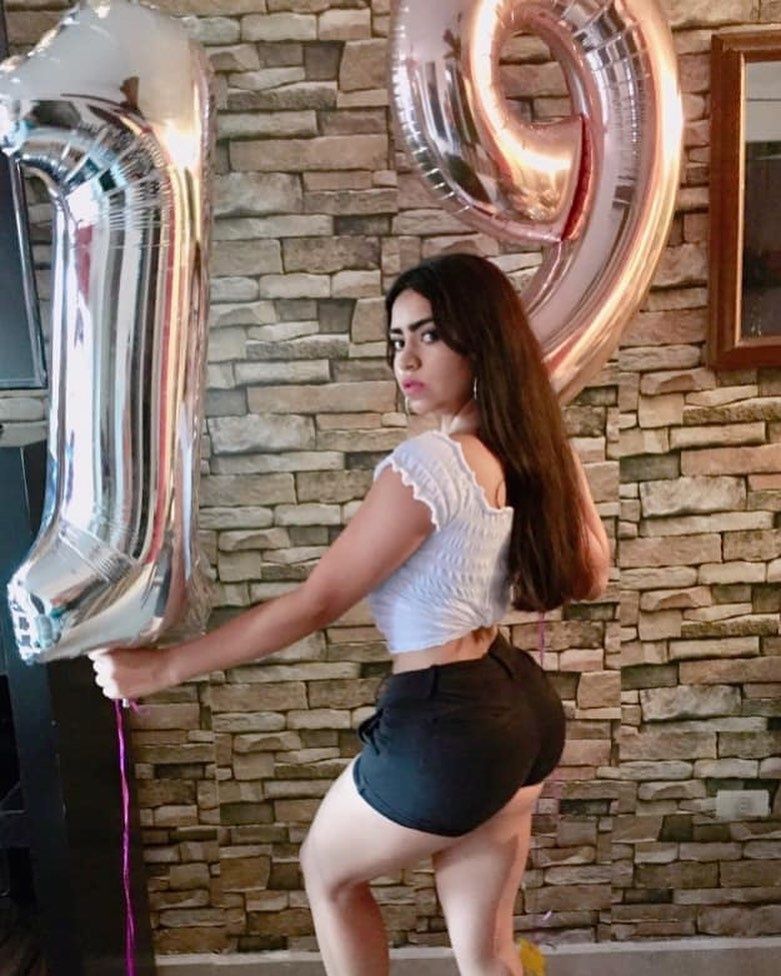 Cute Latina Scrolller