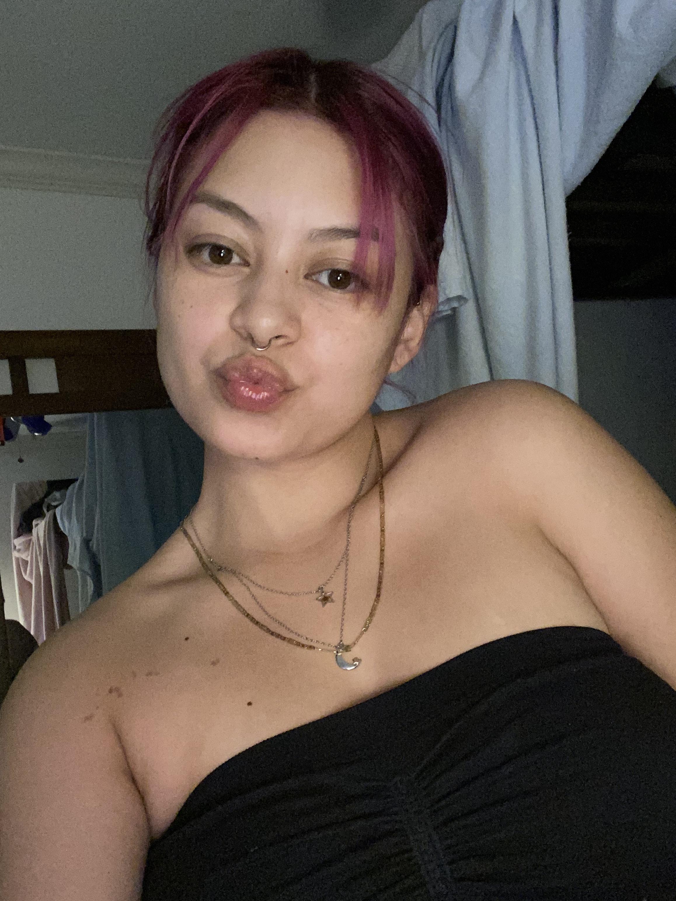 Cute collar bones 🌸 | Scrolller