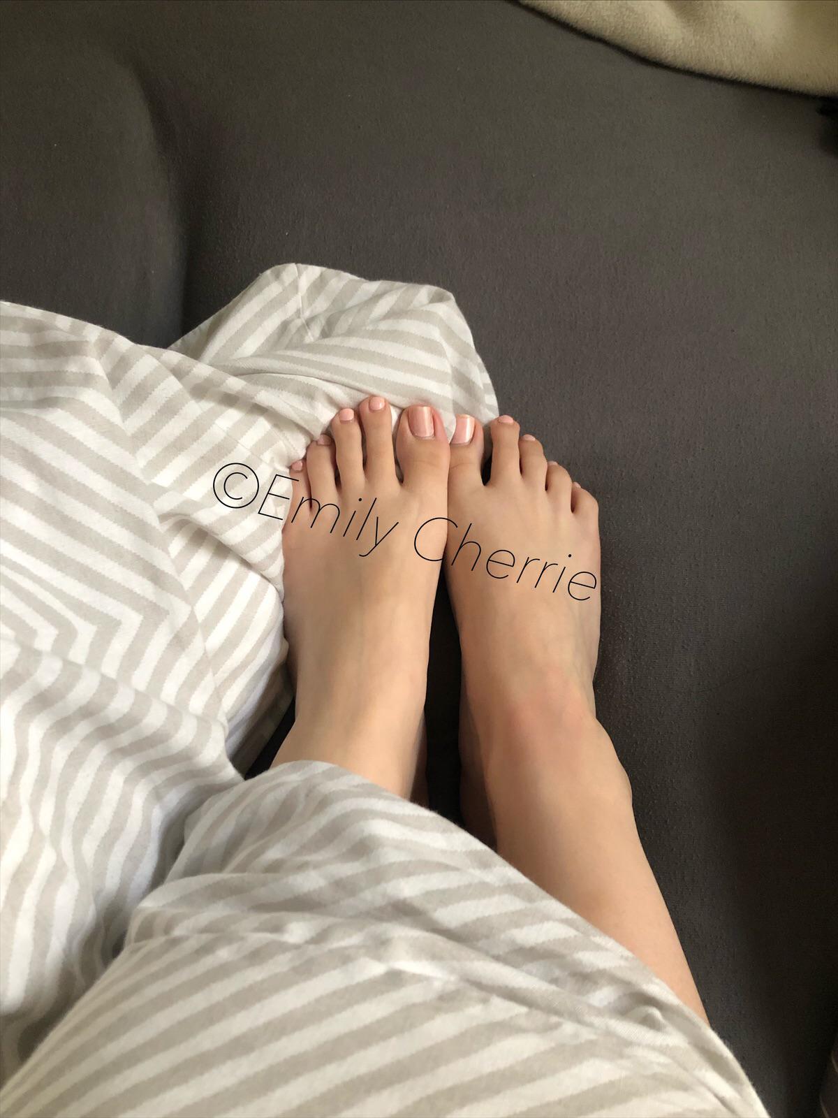 Cute little toes in the sheets☺️ | Scrolller