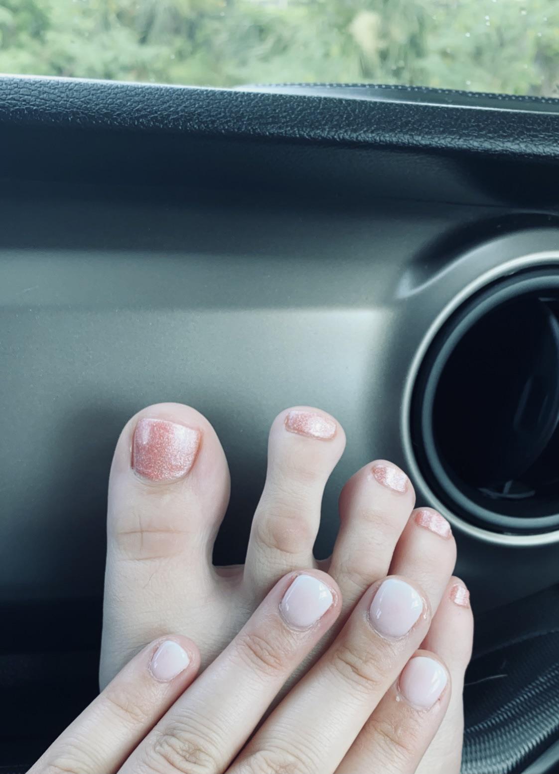 Cute long toes! 21/F | Scrolller