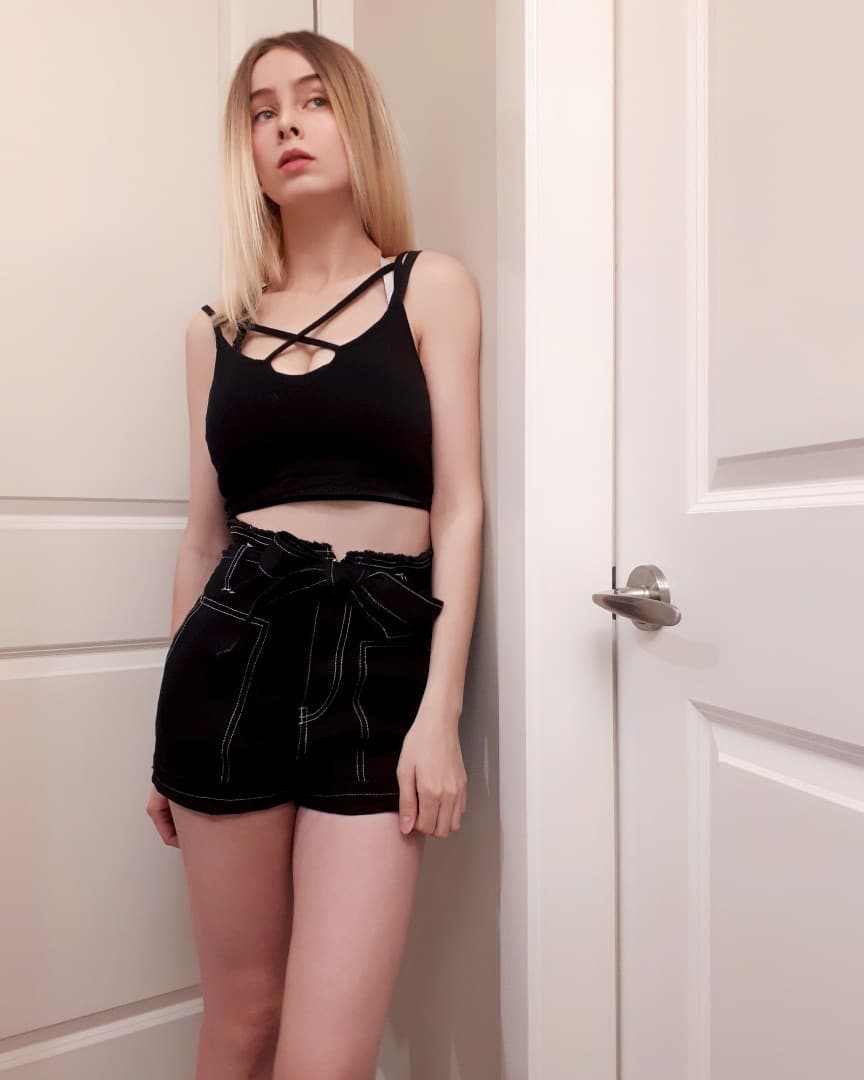 Cute Midriff | Scrolller