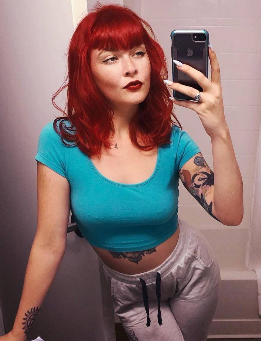 Cute Mirror Selfie Scrolller