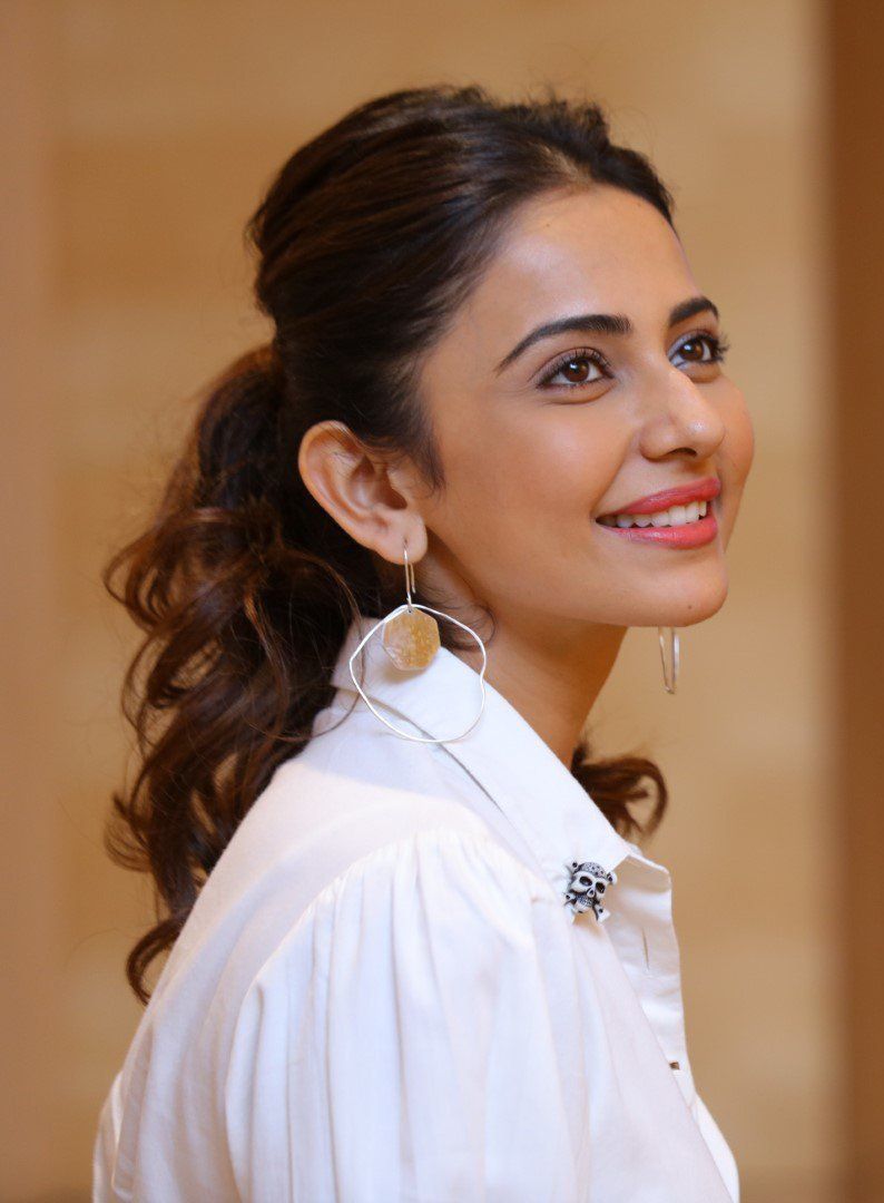 Cute Rakul Scrolller