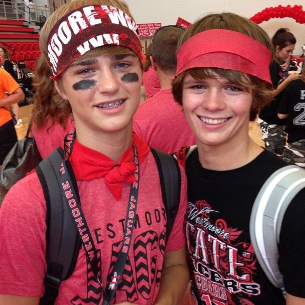 Cute School Boys | Scrolller