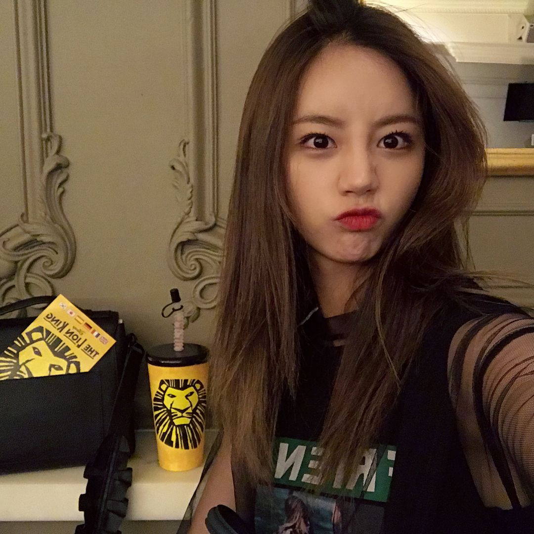 cute selca | Scrolller