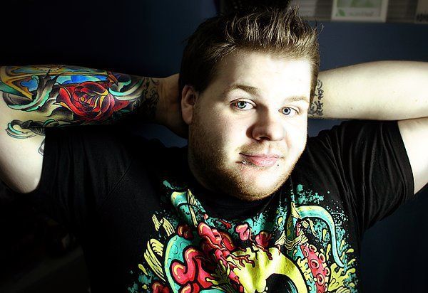 cute smile & nice tats | Scrolller