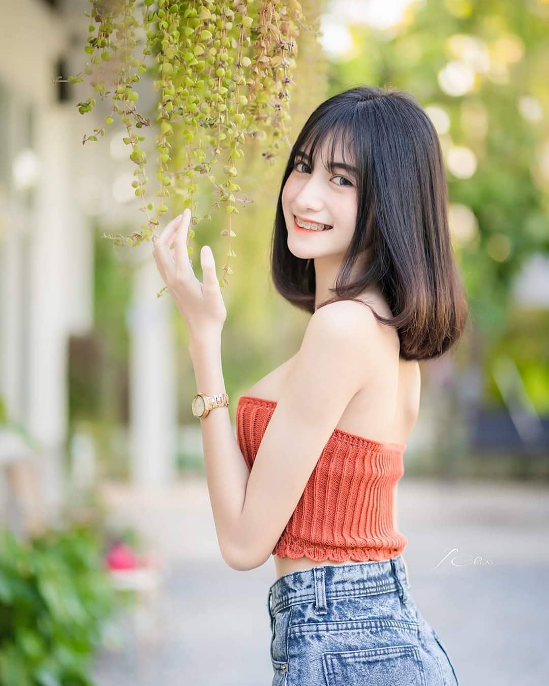 Cutie In A Tank Top Scrolller