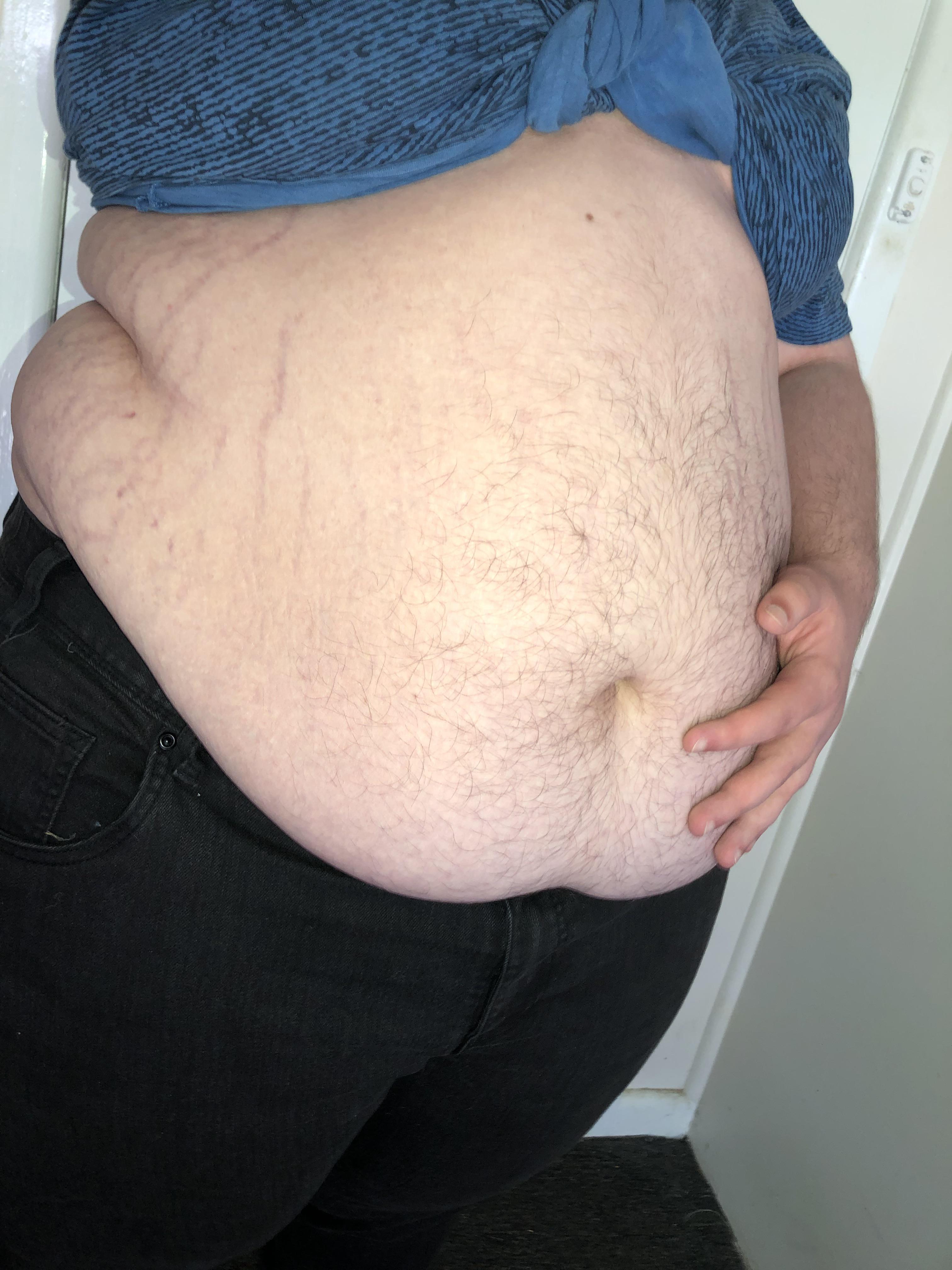 Daddy needs his belly rubbed | Scrolller