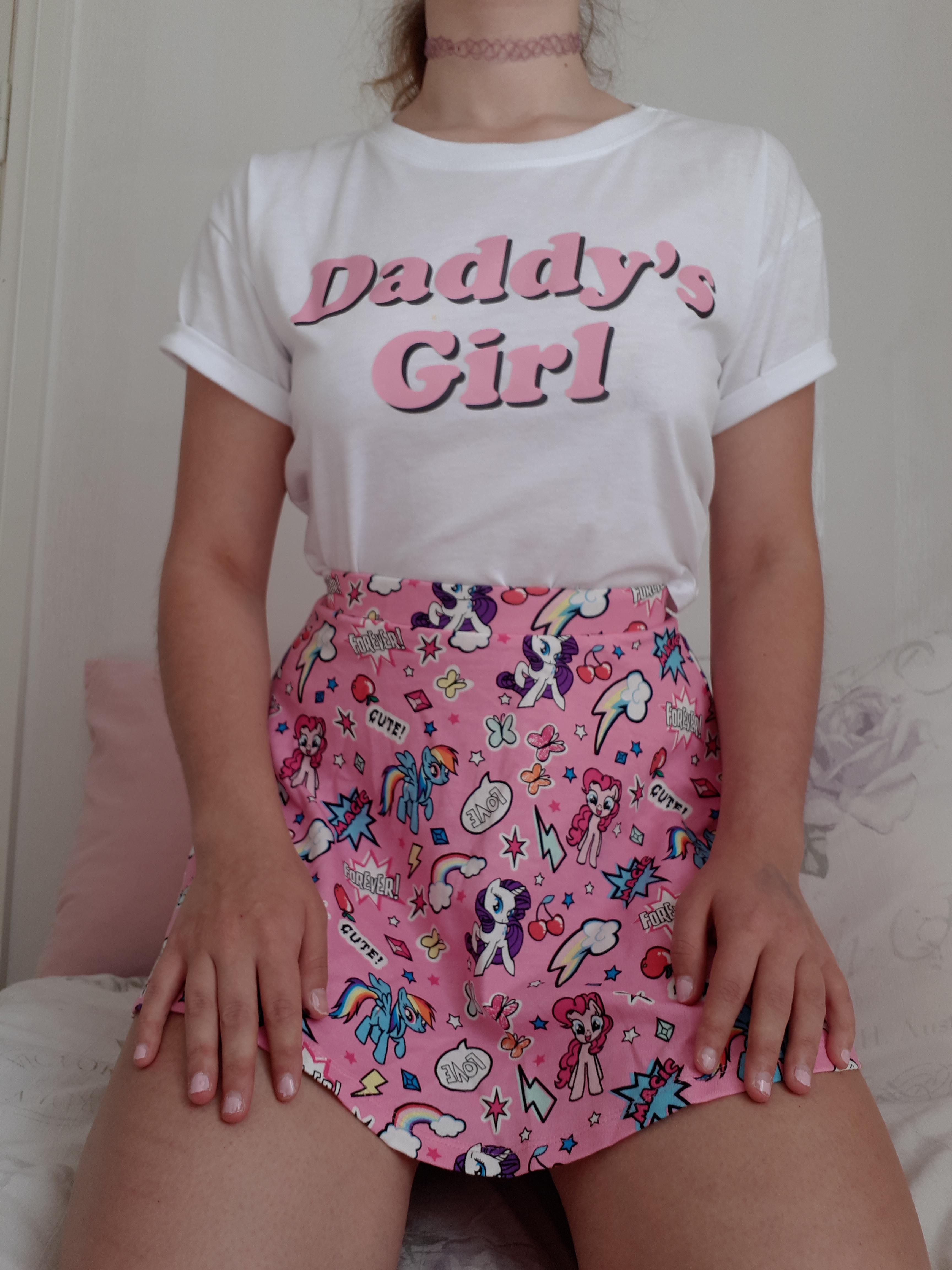 Daddy's girl :3 | Scrolller