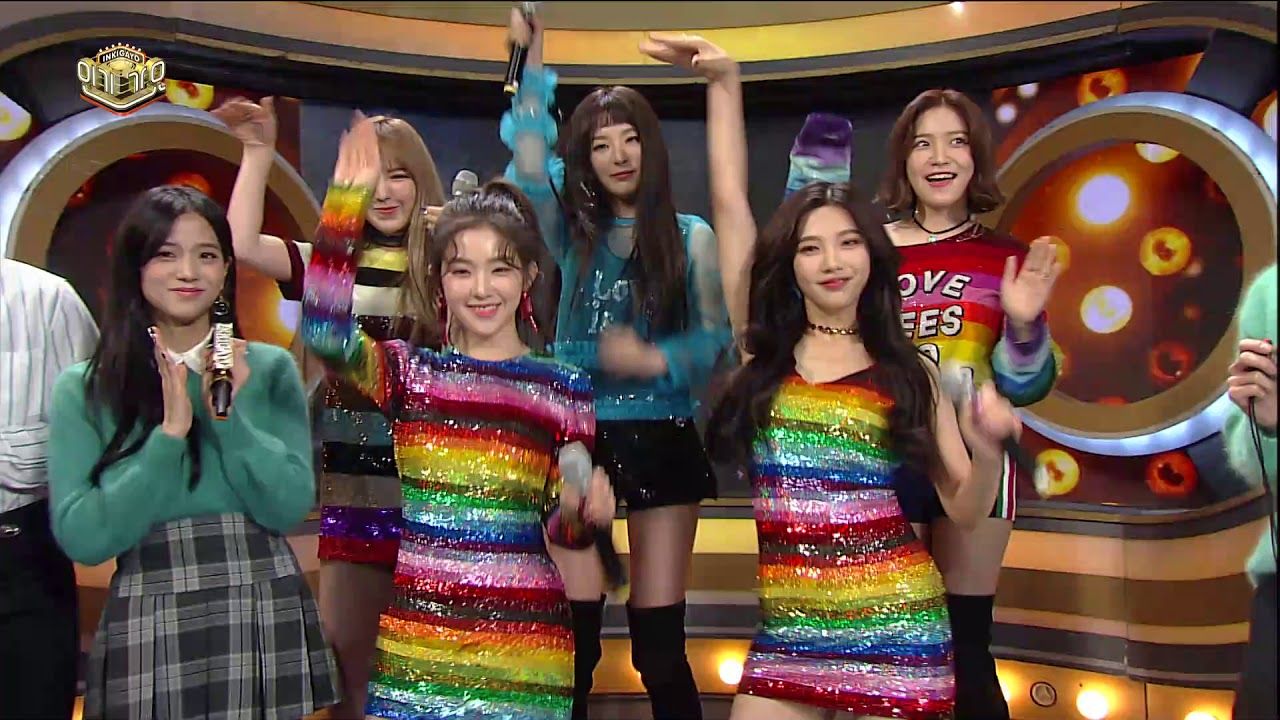 Daily Jisoo #265 (feat. more Red Velvet) | Scrolller