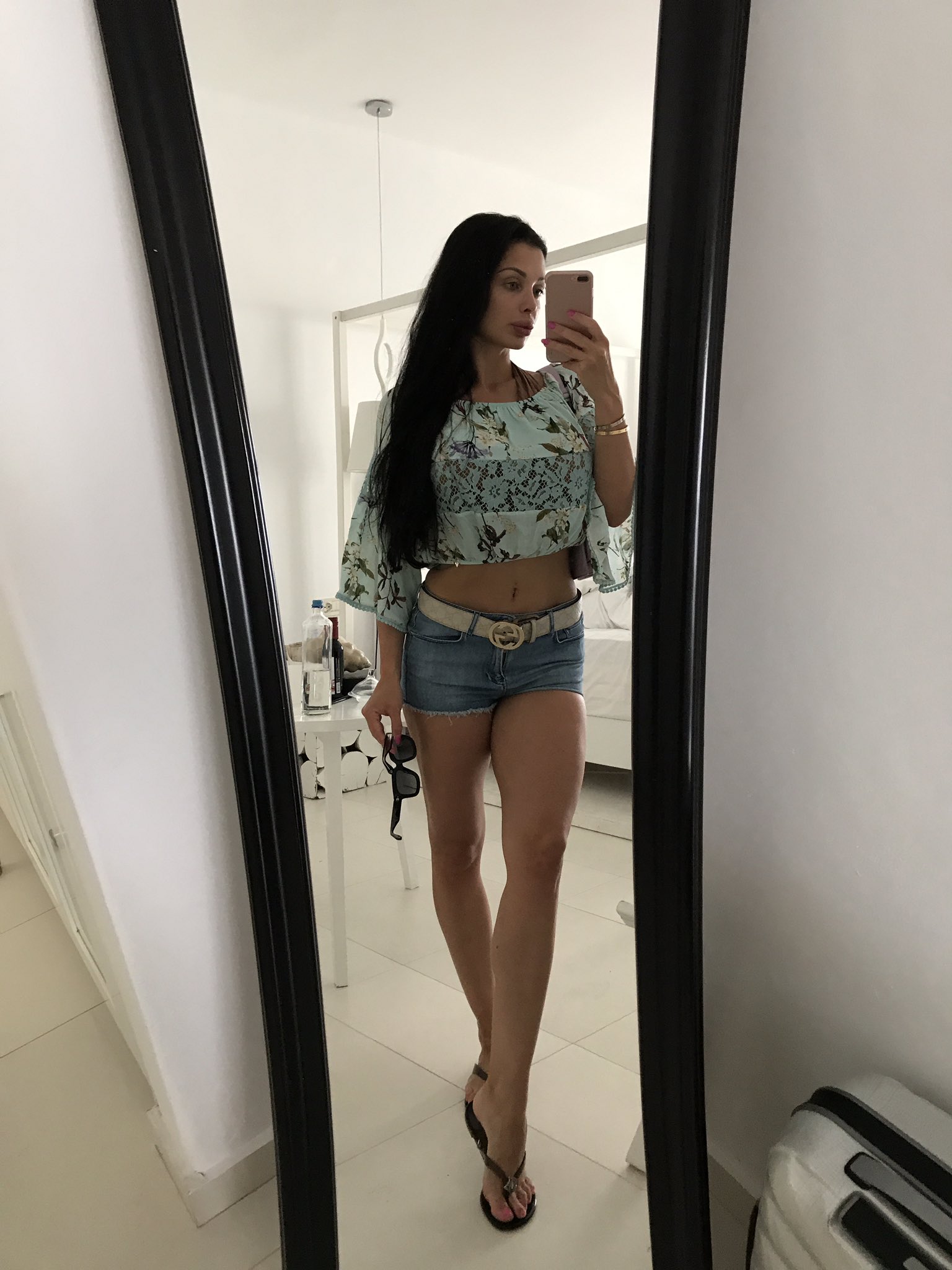 Daily outfit selfie | Scrolller