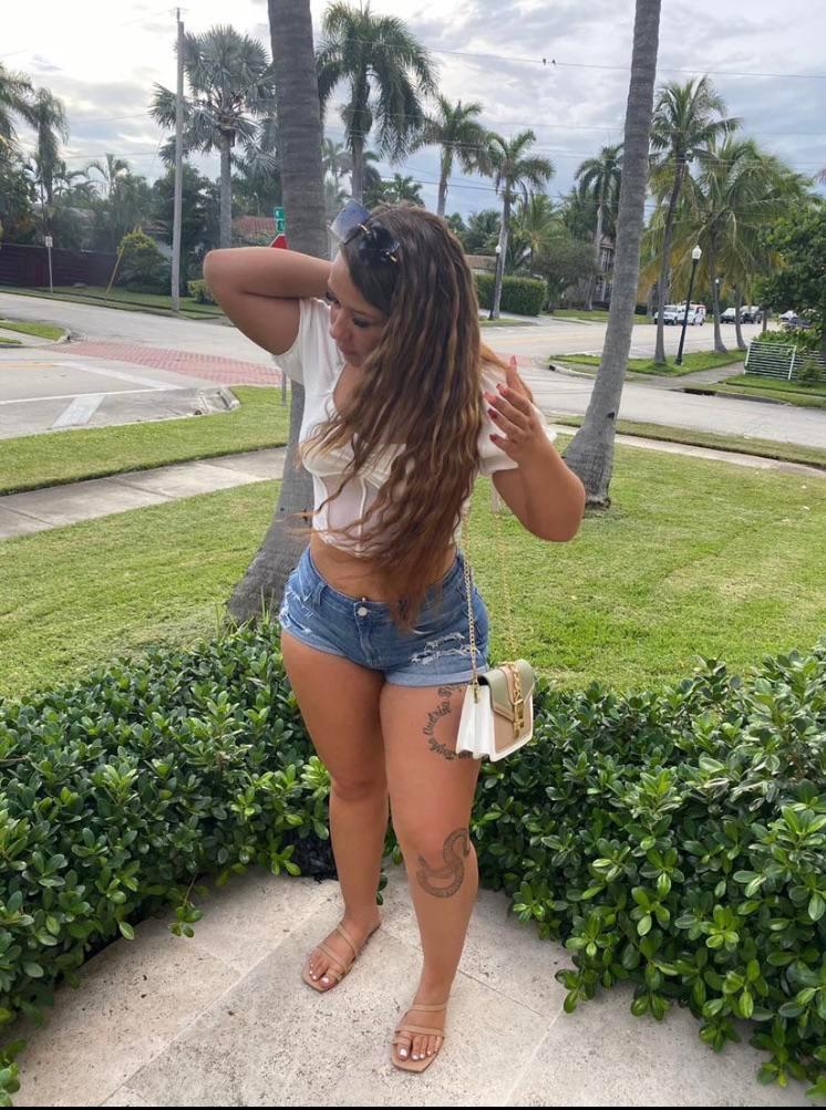 Damn she wearing them shorts alright 🤤🔥 | Scrolller