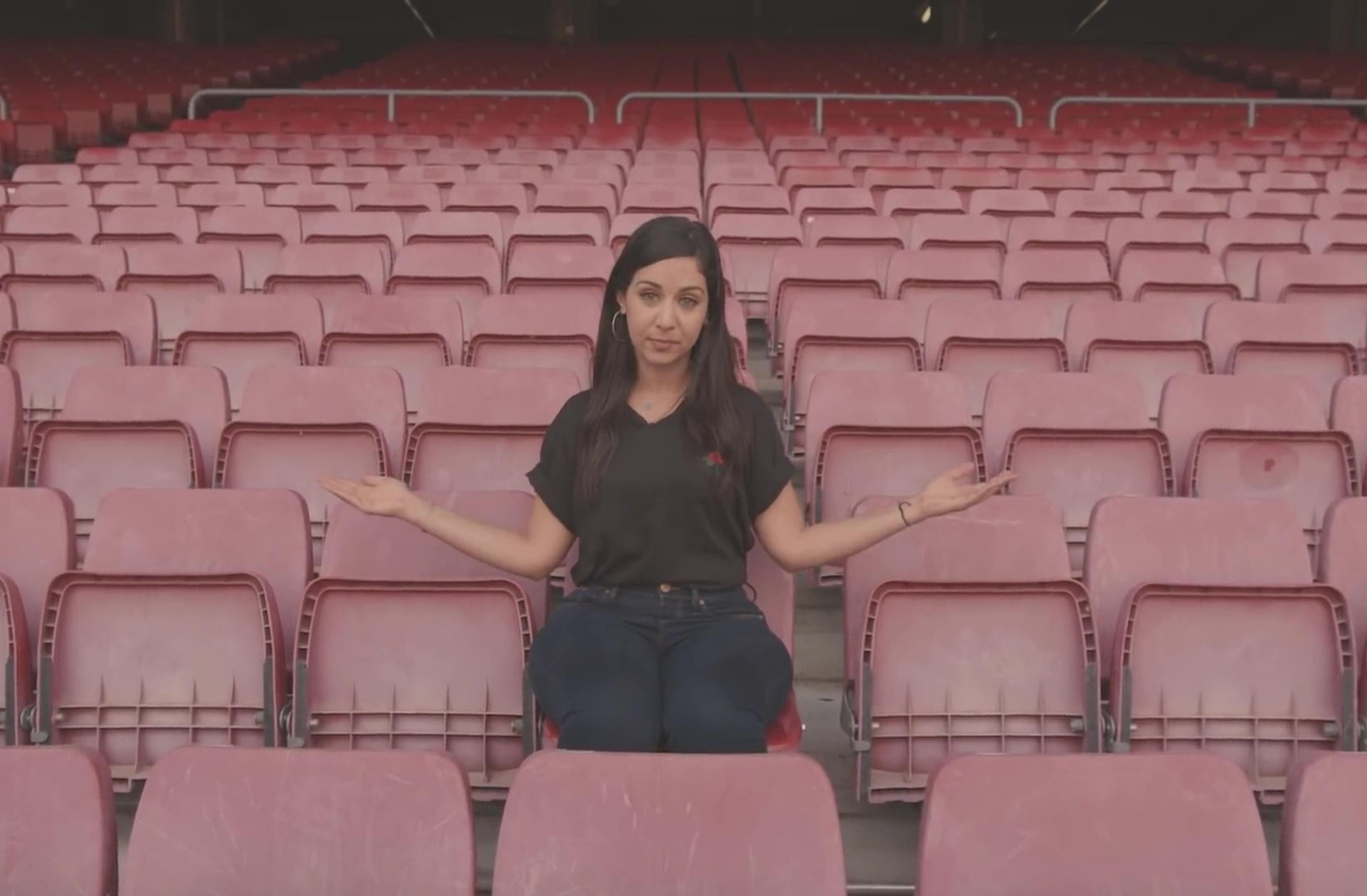 Damn, this reporter is an absolute baddie.. | Scrolller