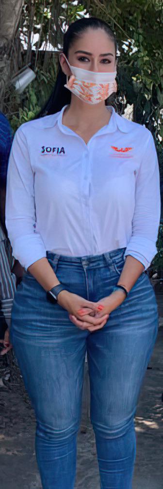 Damn, those hips...😍🛐 | Scrolller