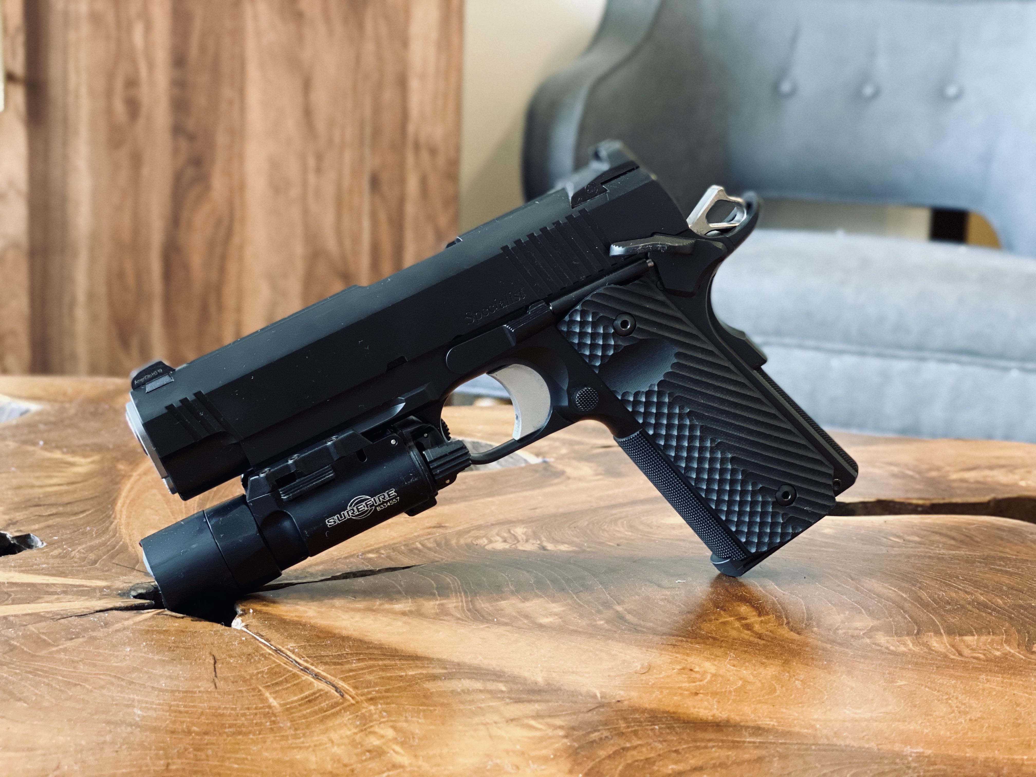 Dan Wesson Specialist Commander .45 | Scrolller