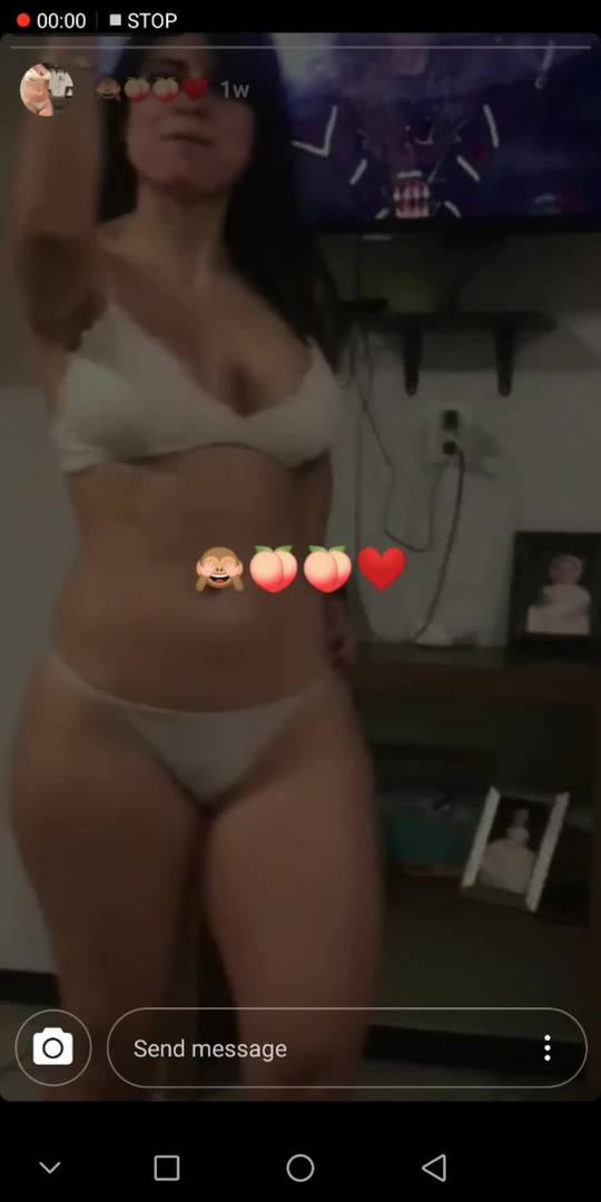 Dancing for the camera | Scrolller