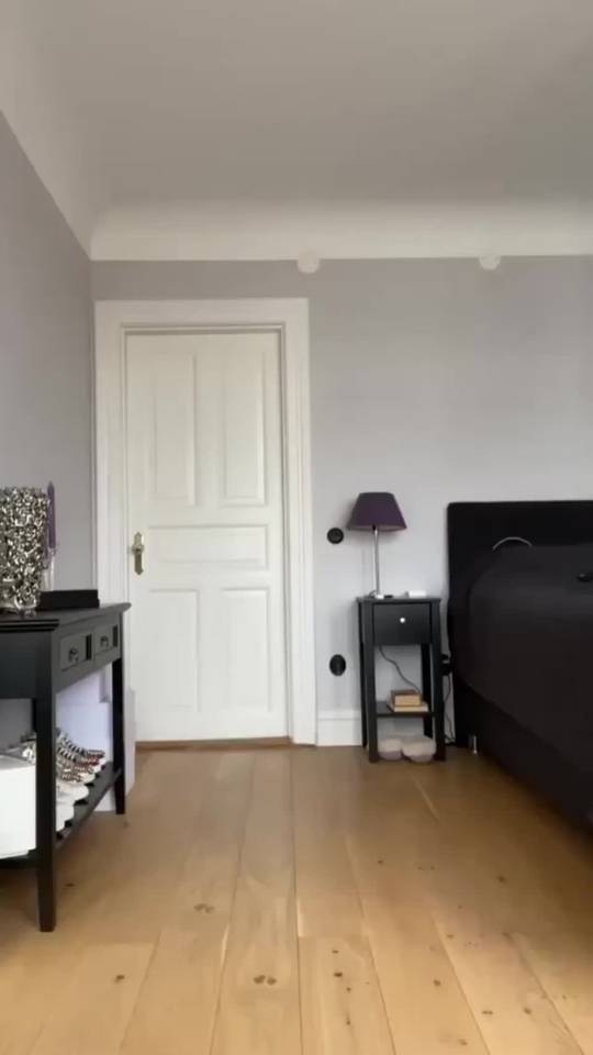 Dancing in her room | Scrolller