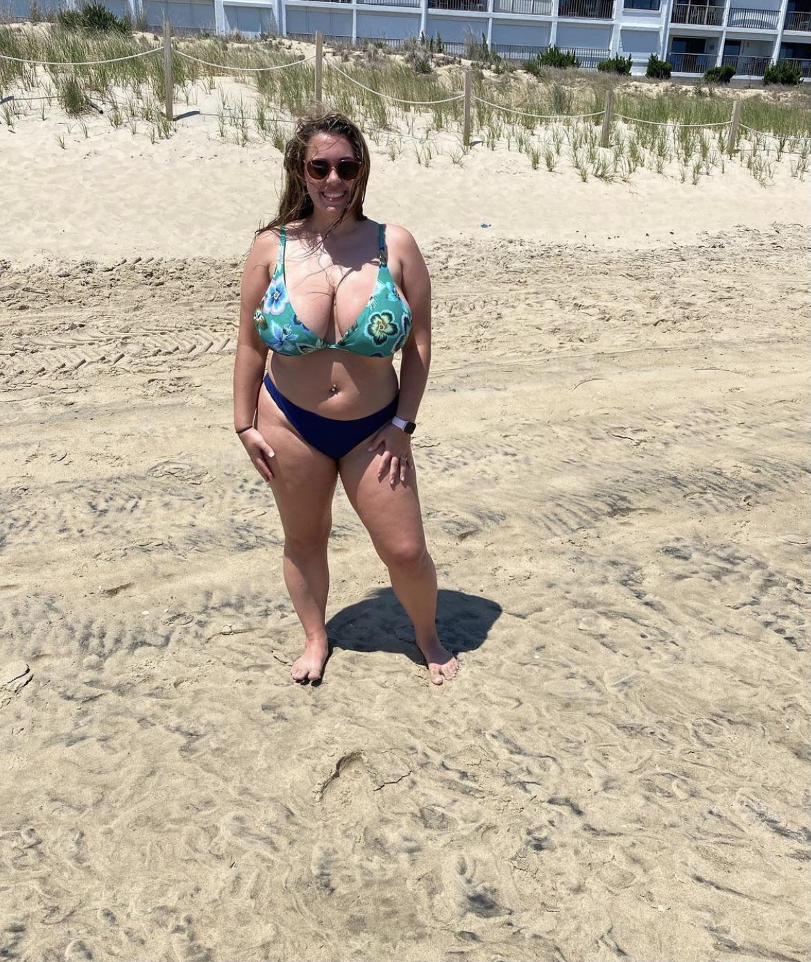 Dangerous curves | Scrolller