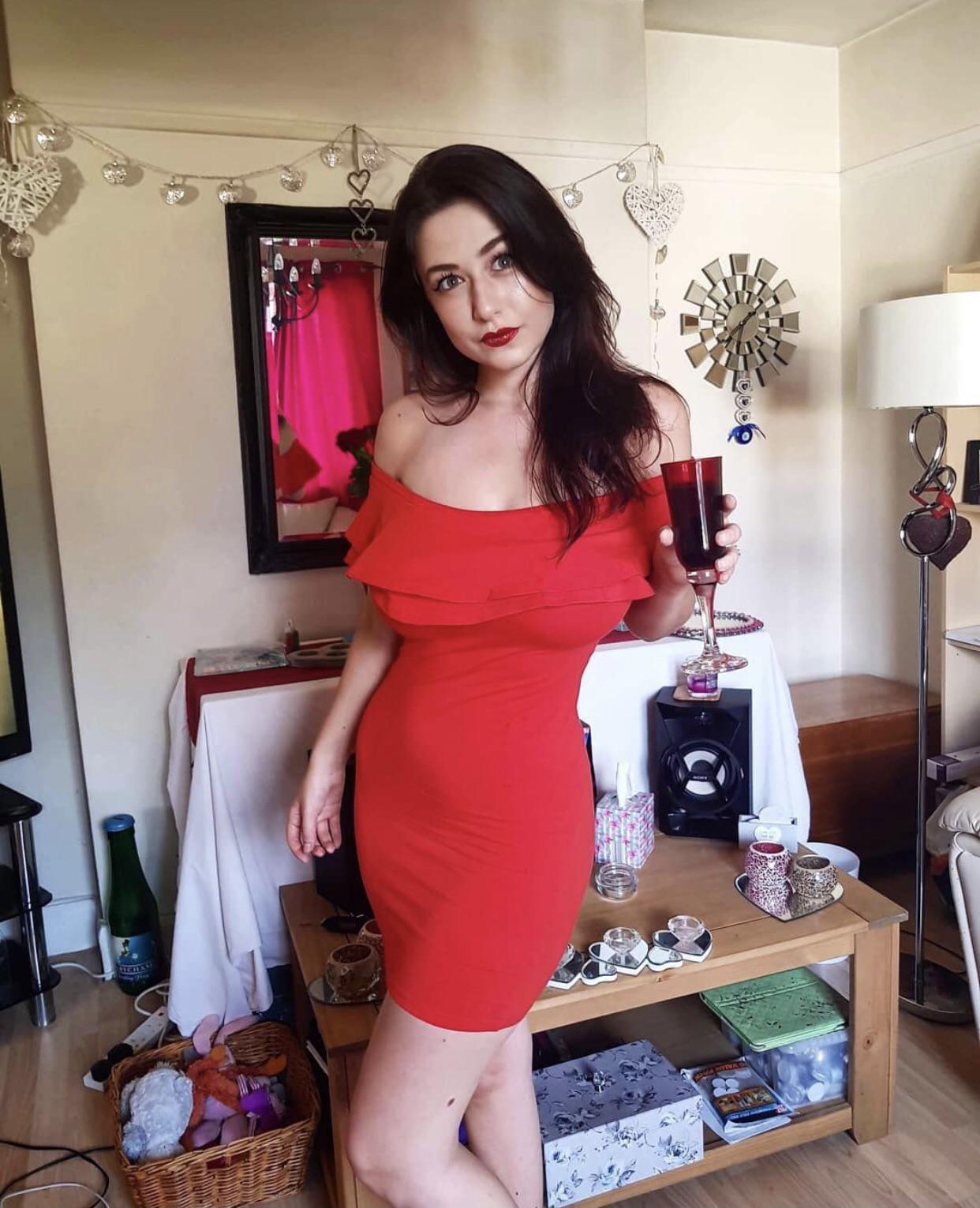 Dangerous Curves | Scrolller