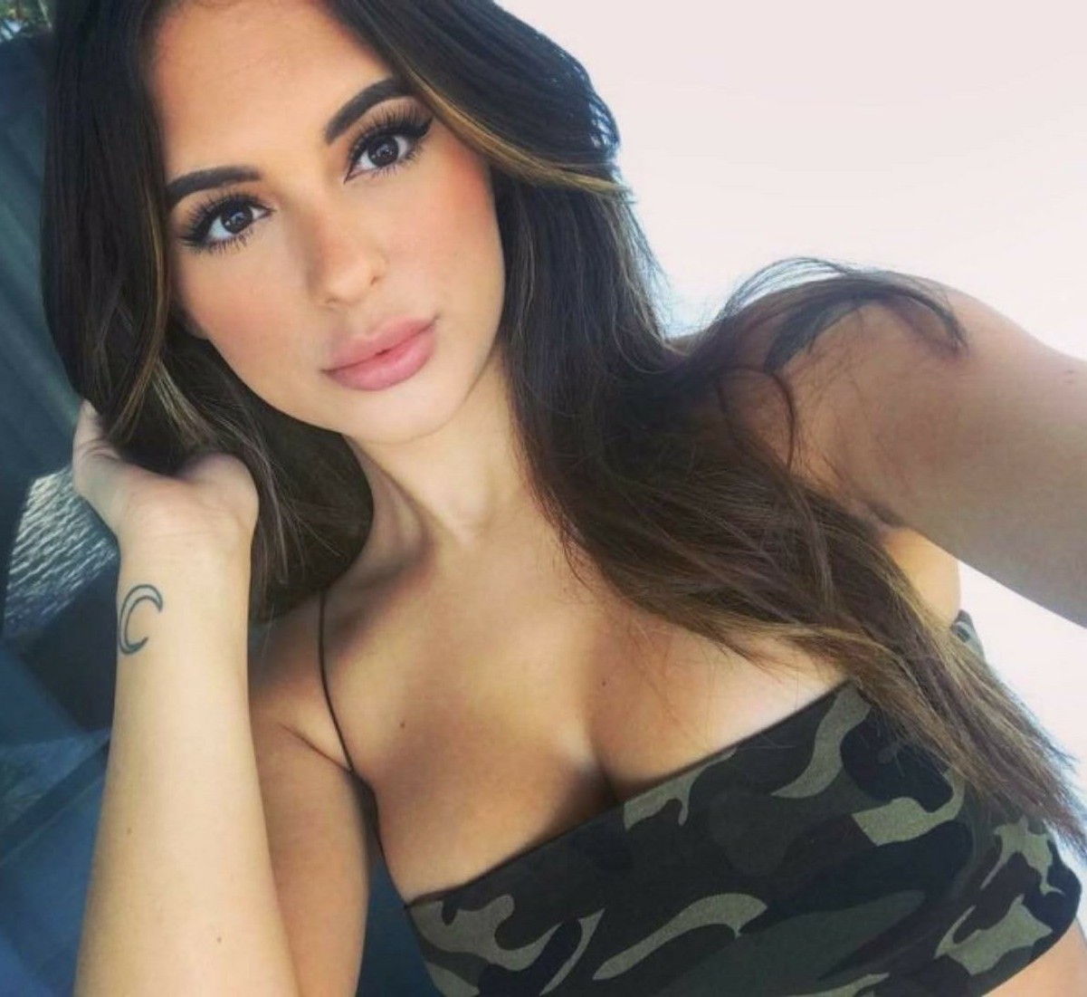 Daniela Lanio | Scrolller