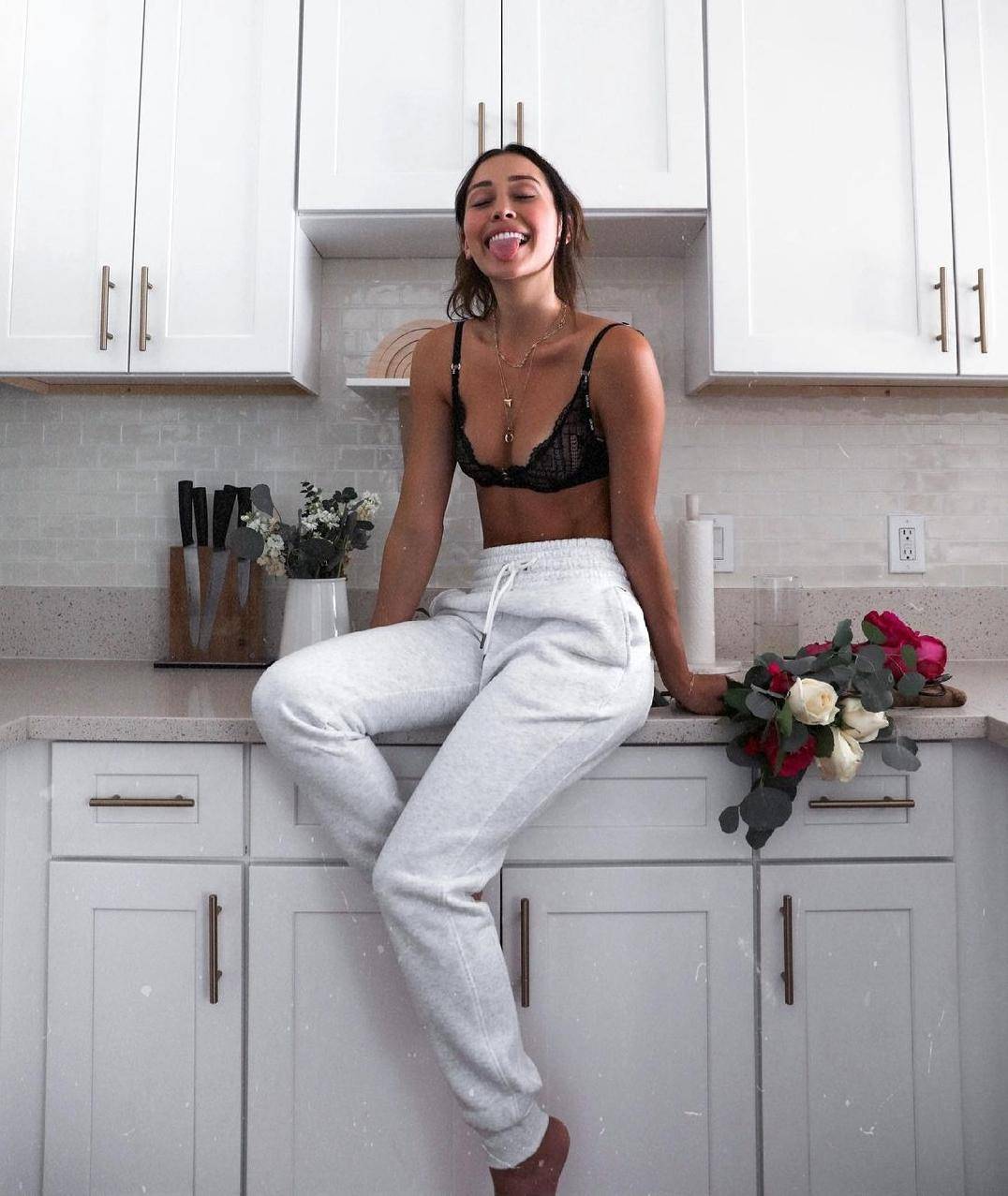 Danielle | Scrolller