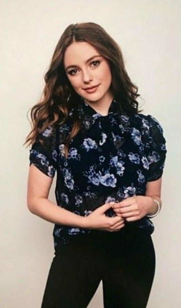 Danielle | Scrolller