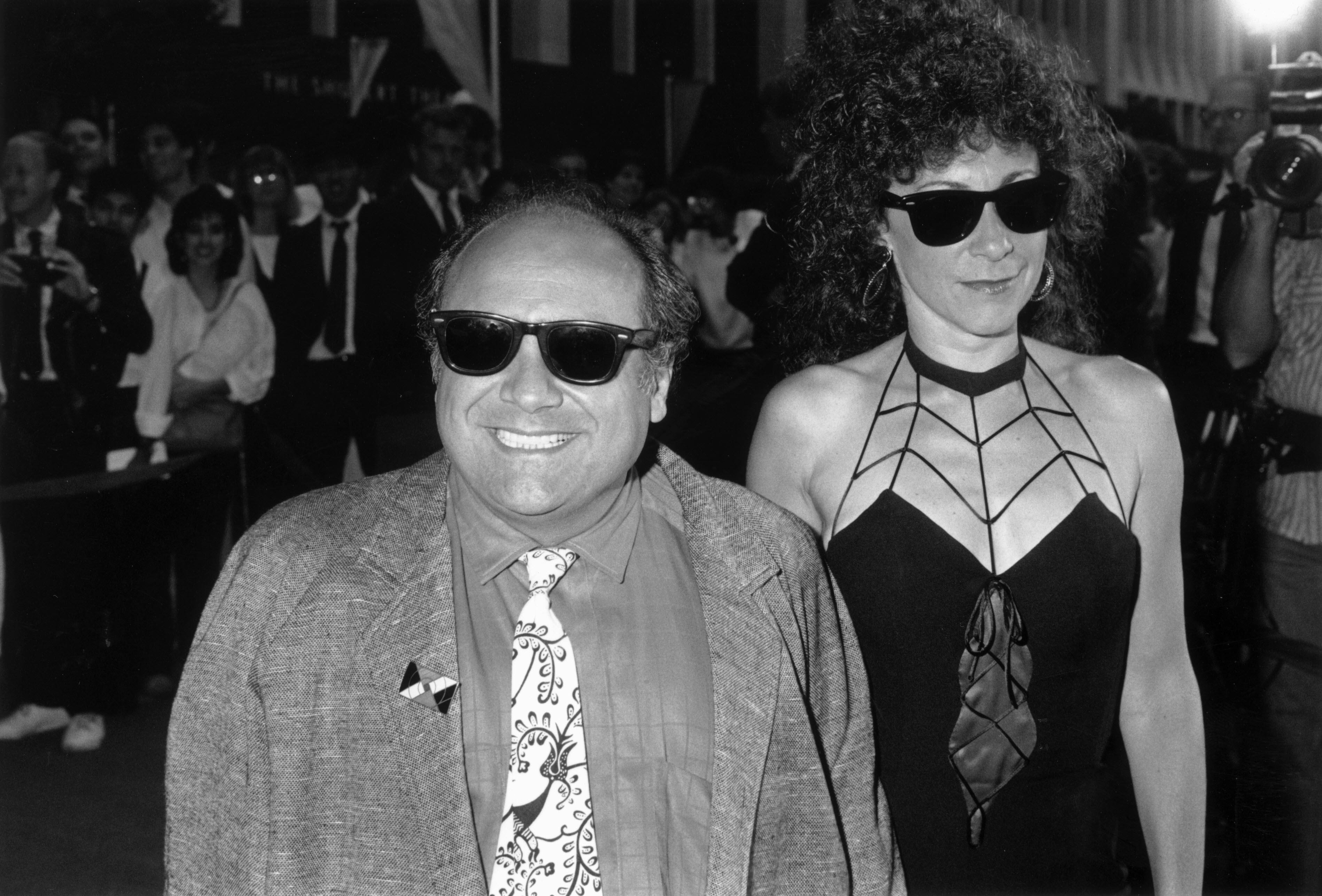 Danny DeVito and Rhea Perlman in 1986 | Scrolller