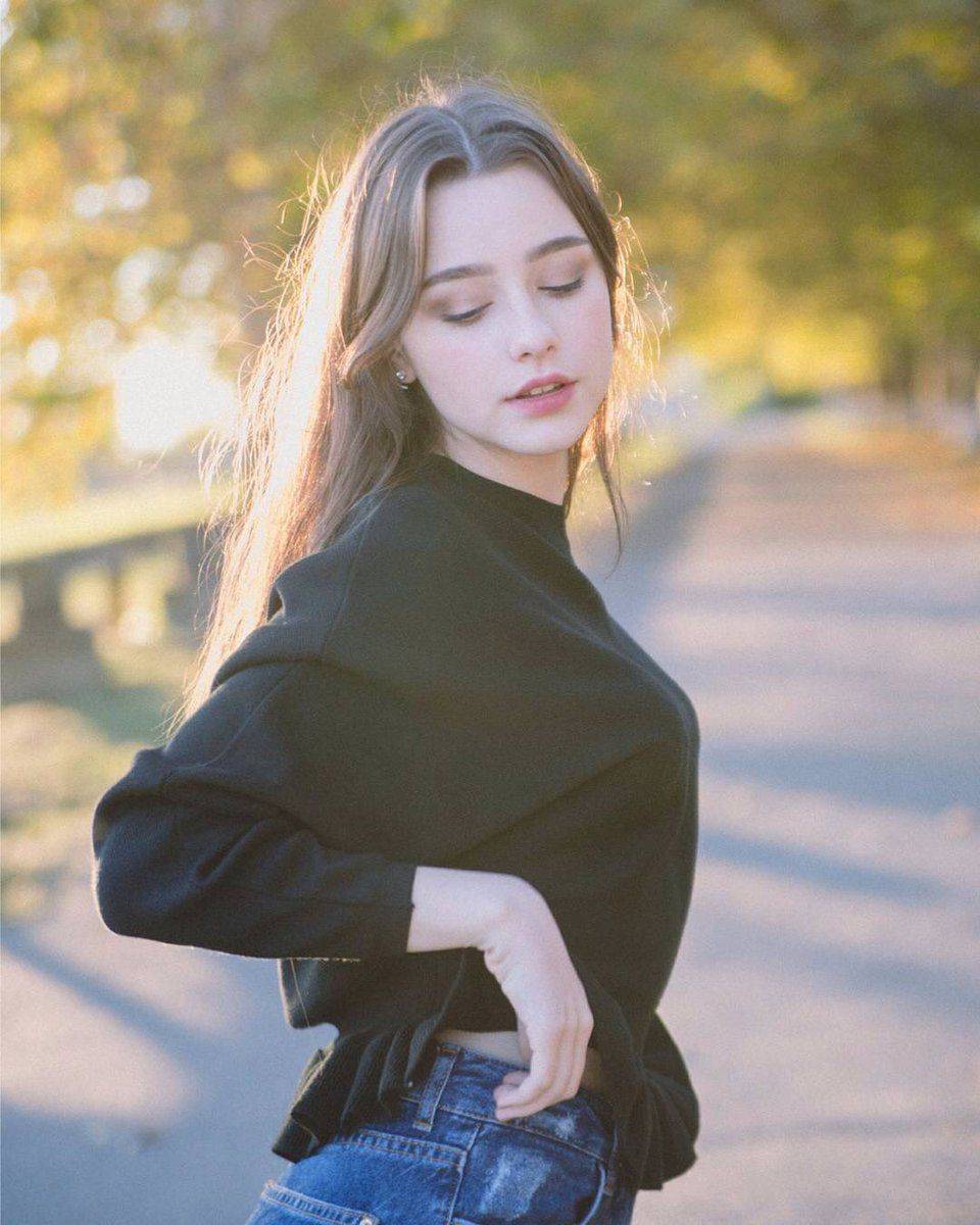 Dasha Taran | Scrolller