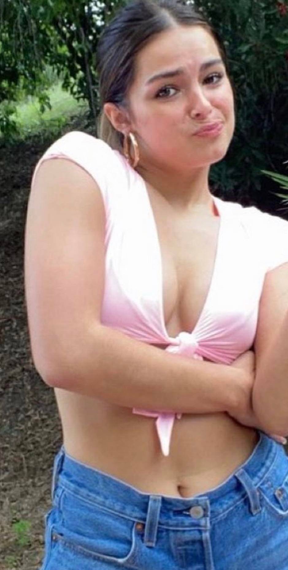 Dat cleavage doe😩 | Scrolller