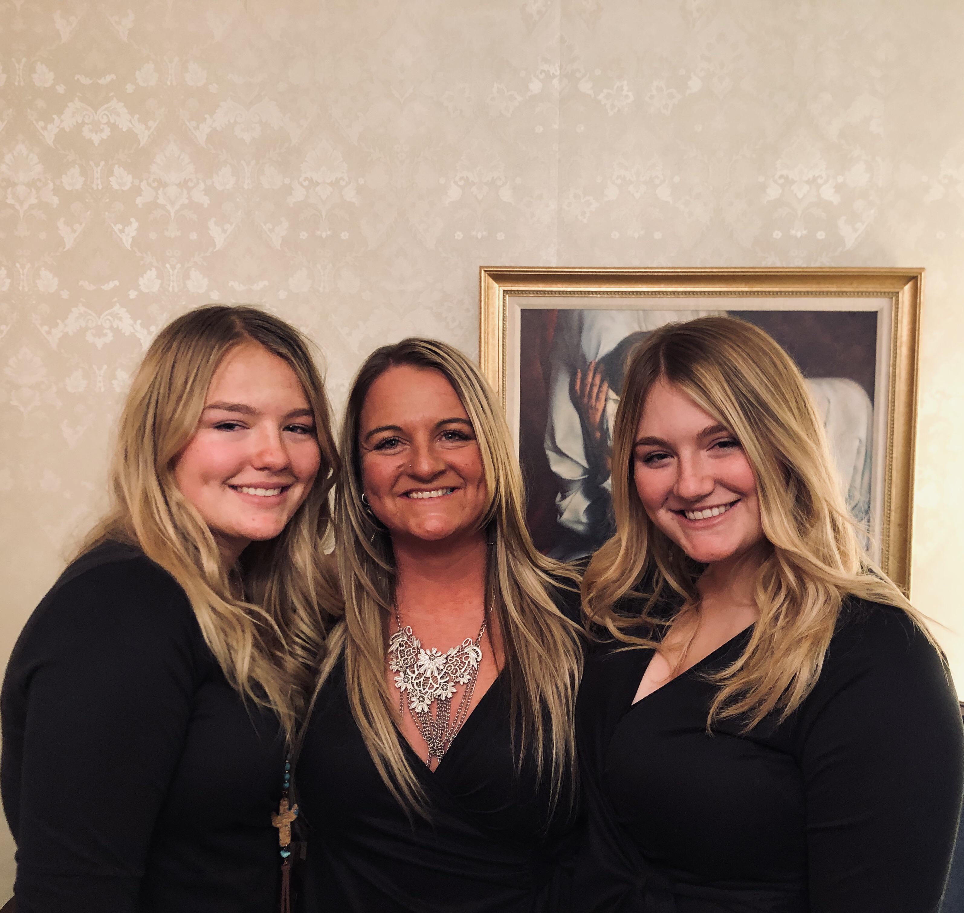 Daughter Mom Daughter Scrolller