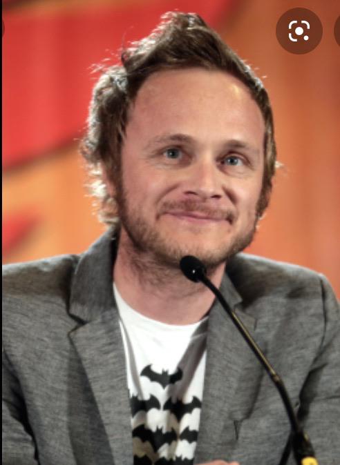 David Anders and his five head | Scrolller