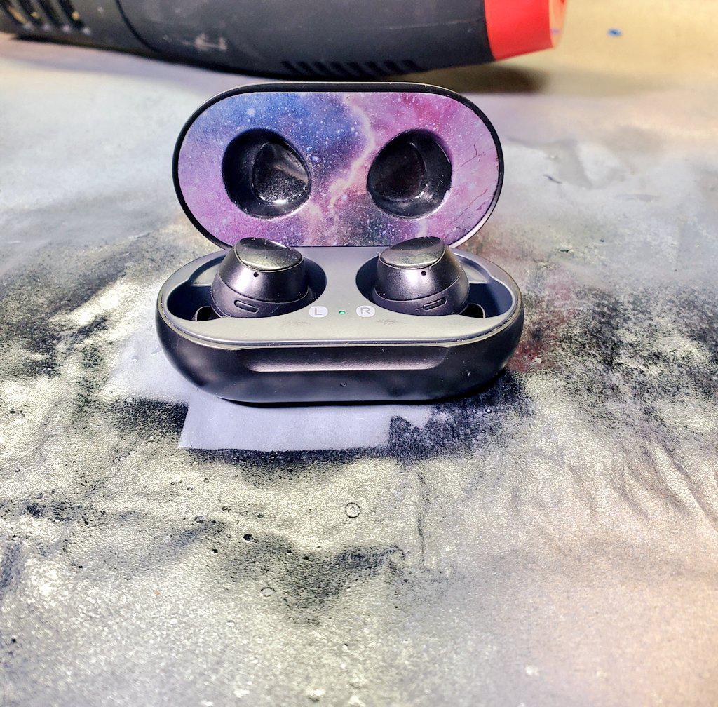 Decided to customize my galaxy buds :) Something different | Scrolller