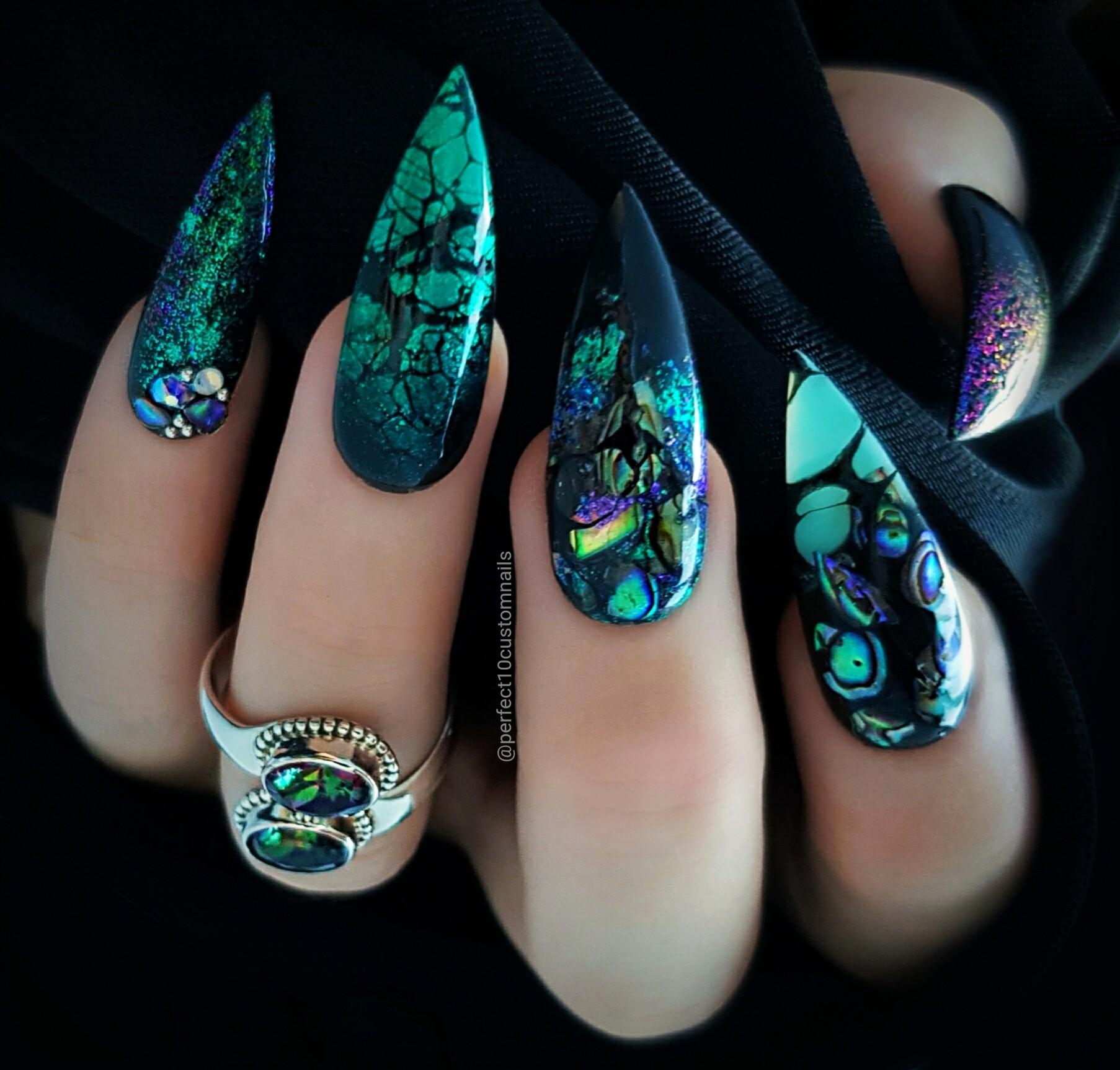 DEEP DARK // CUSTOM PRESS ON NAILS | Scrolller