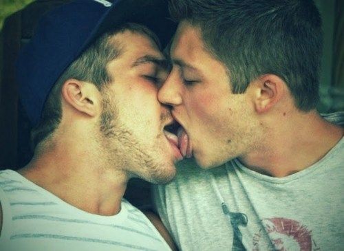 Deep Kissing | Scrolller