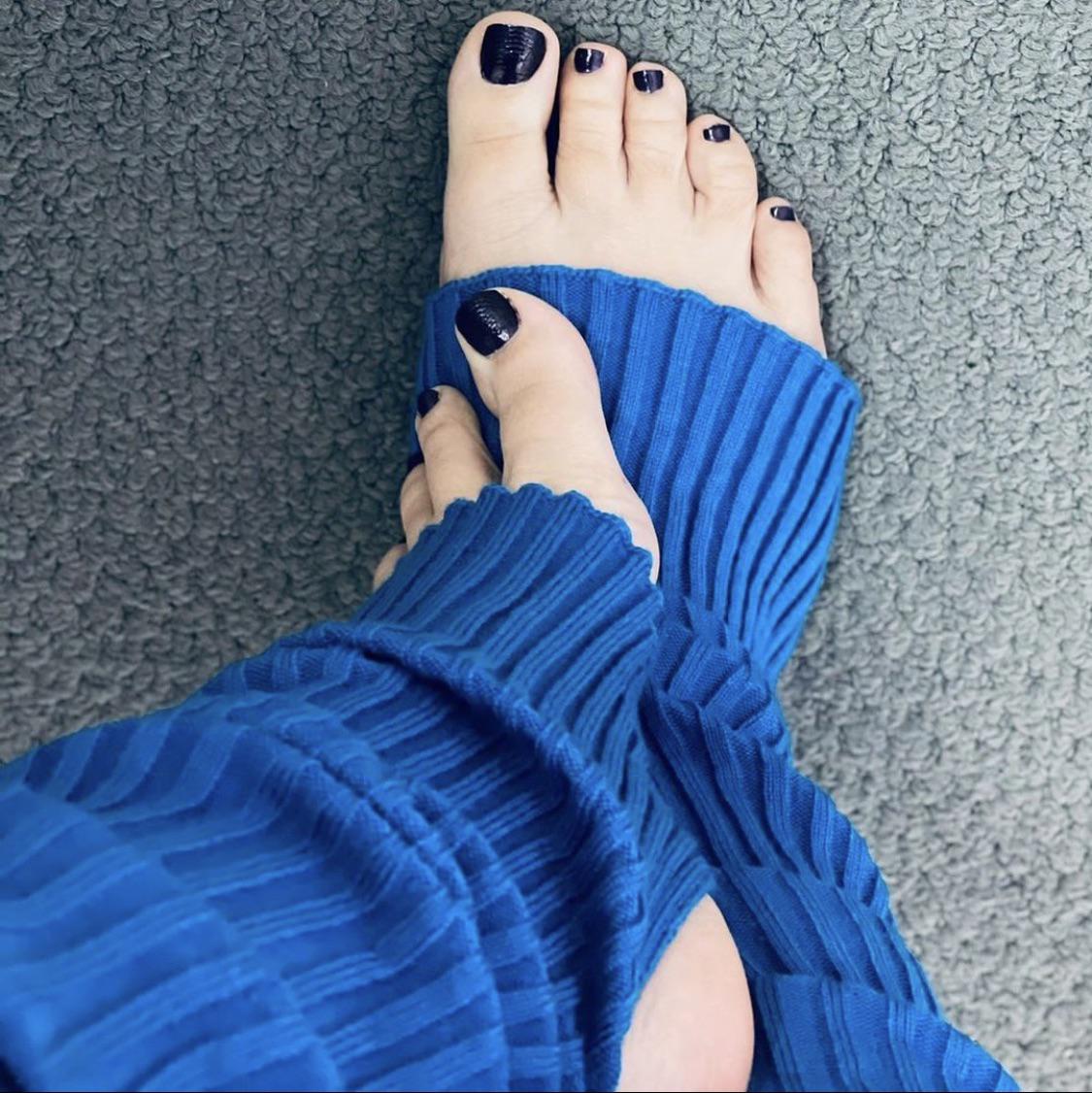 Deep purple toe nail polish | Scrolller