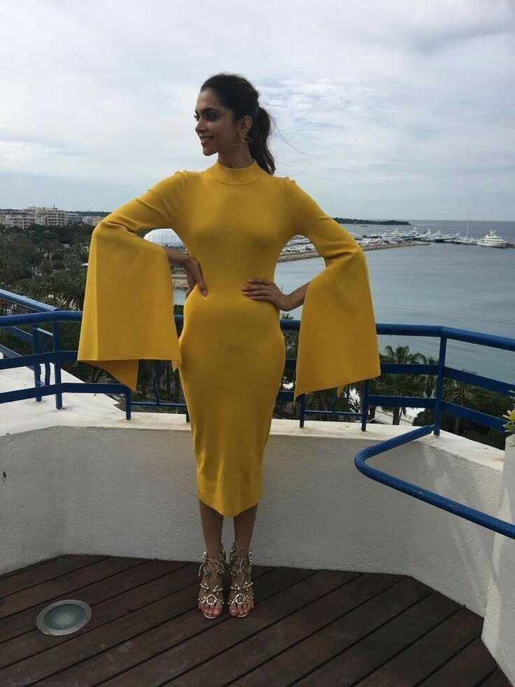 Deepika Padukone Scrolller