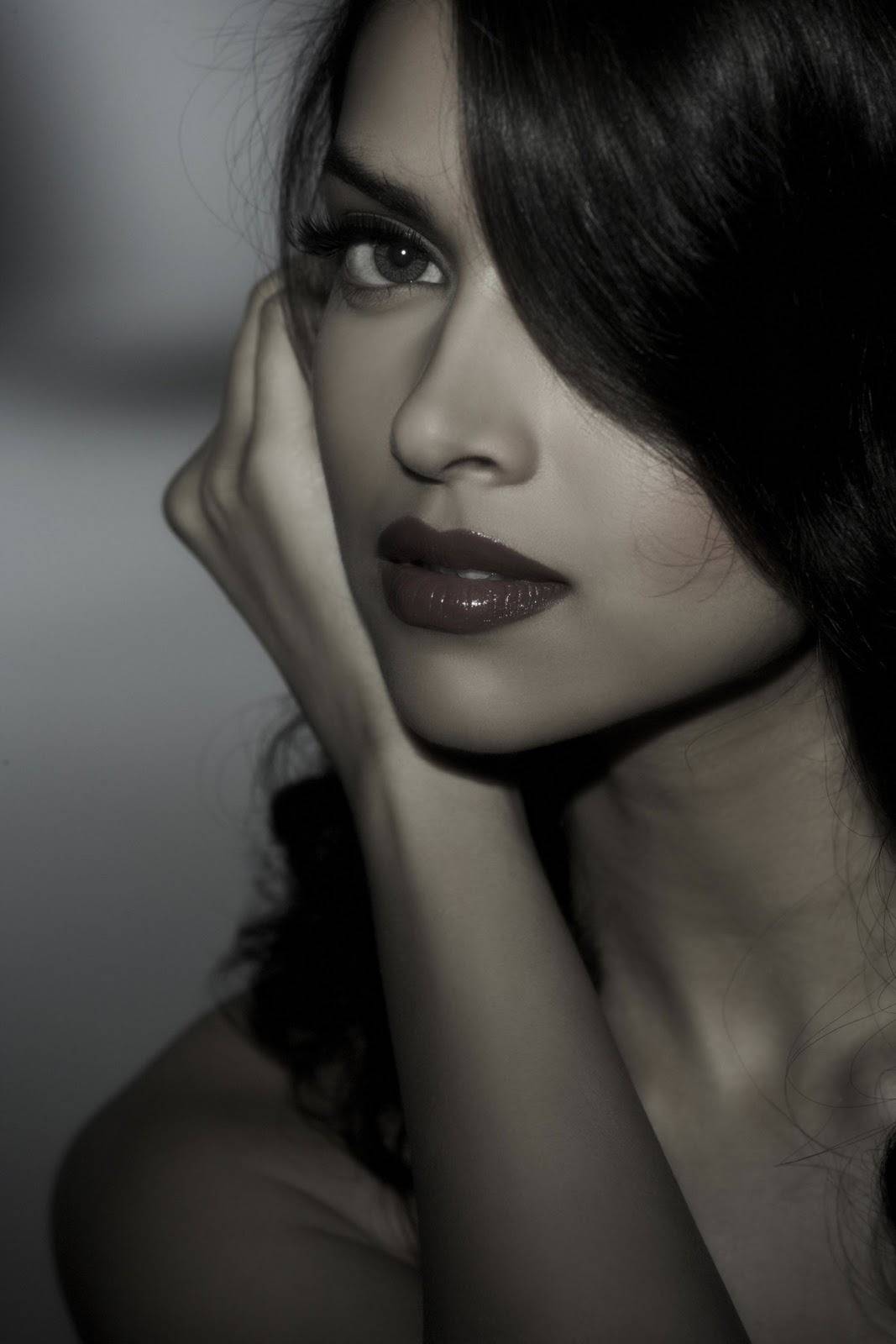 Deepika Padukone Scrolller