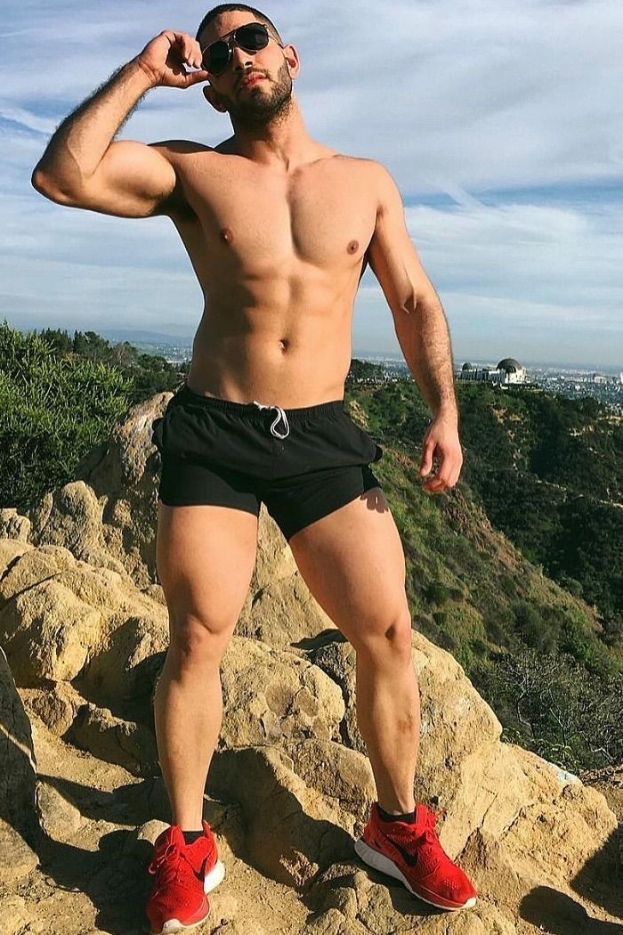 Dem Legs | Scrolller