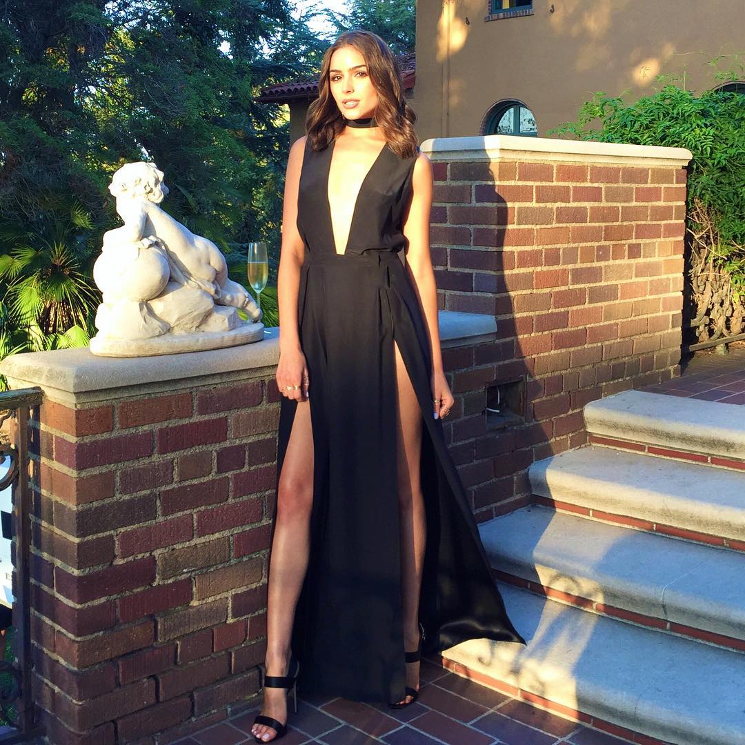 Dem Legs | Scrolller