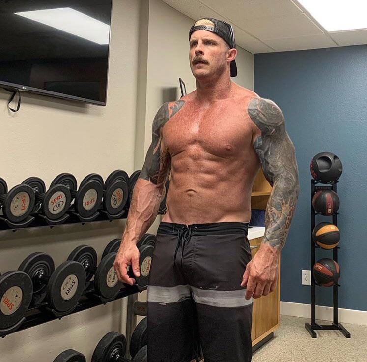 Dexter Lumis bulge | Scrolller