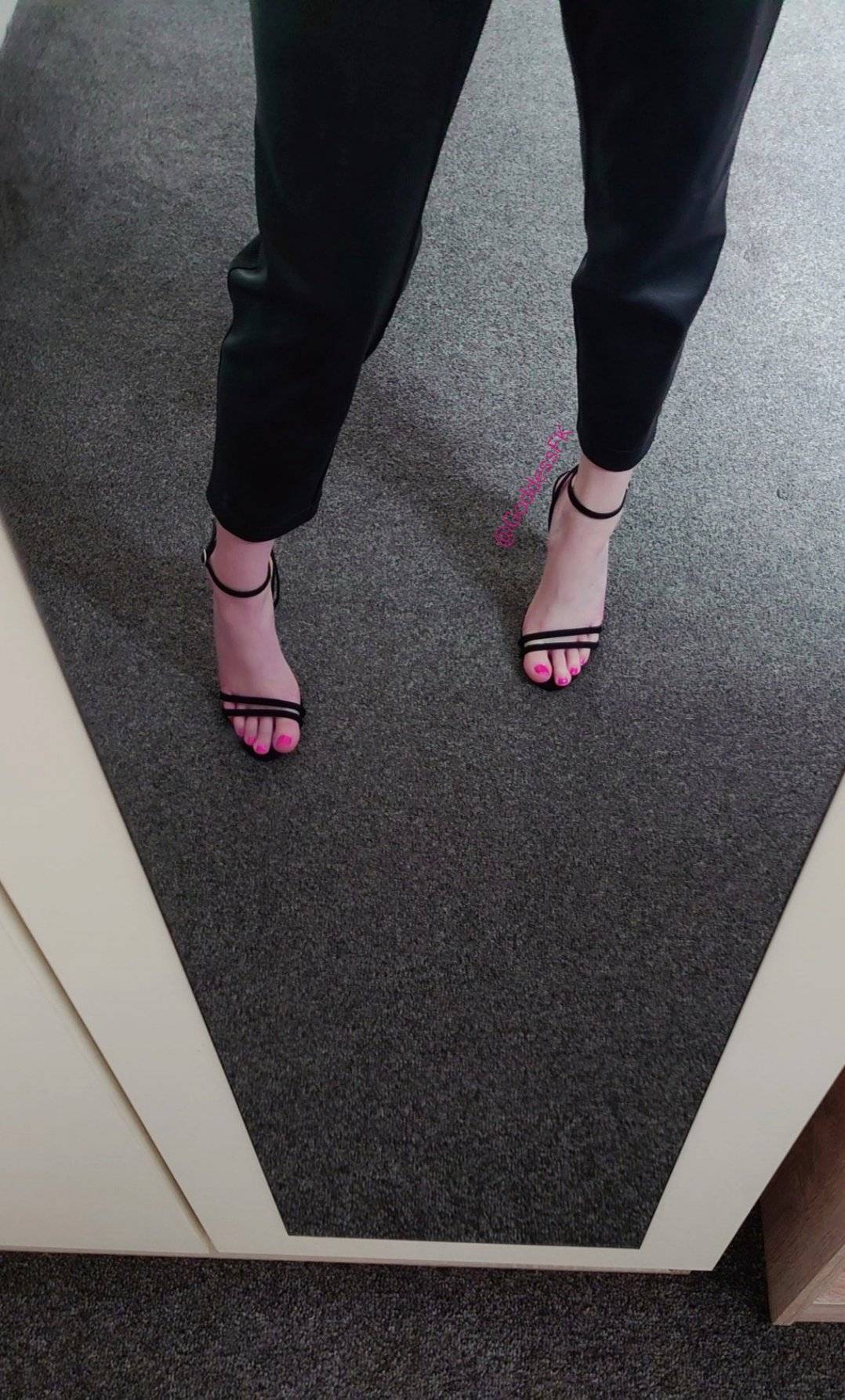 My toes make a statement in these fab heels 👌👠 | Scrolller