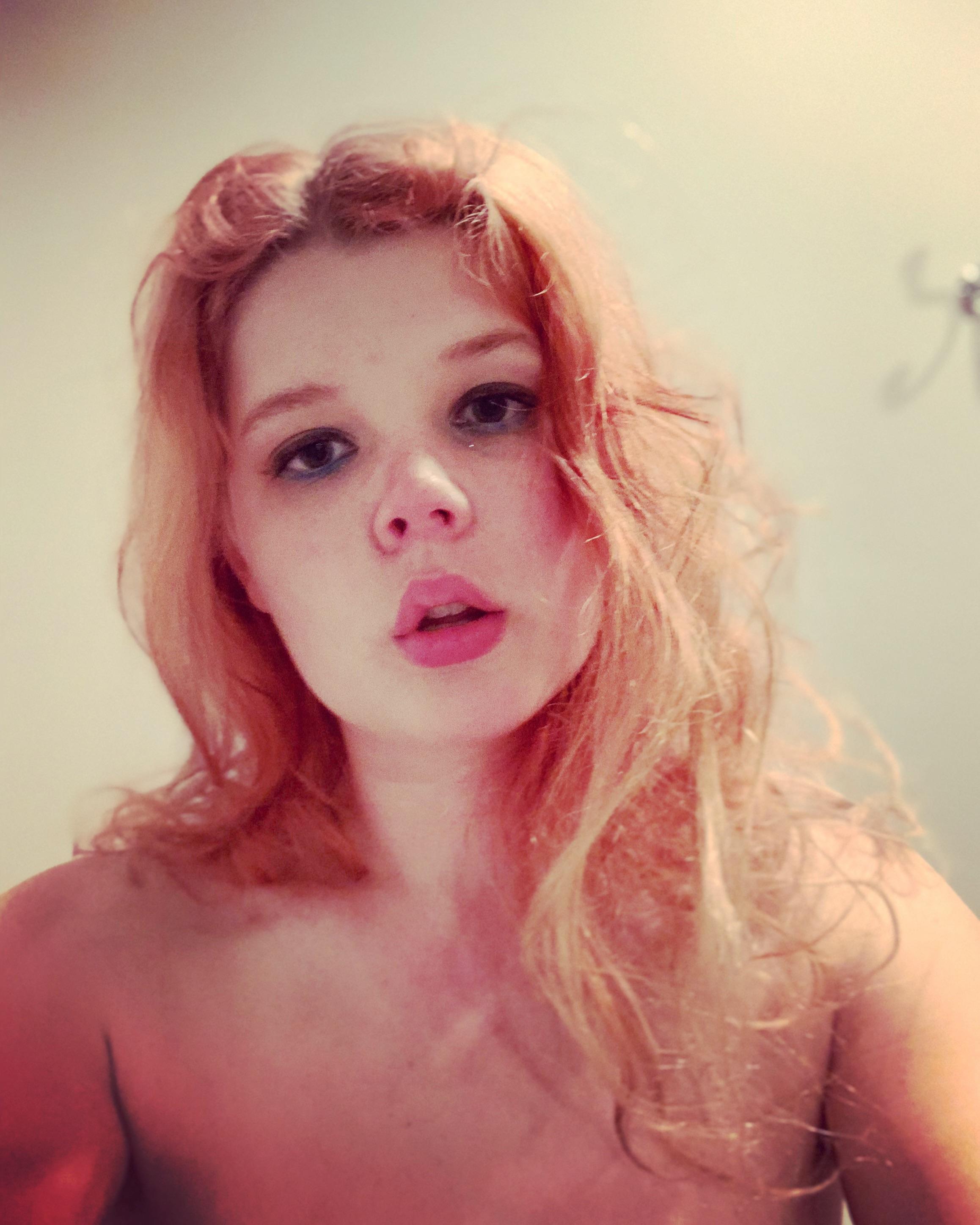 Different perspective selfie | Scrolller